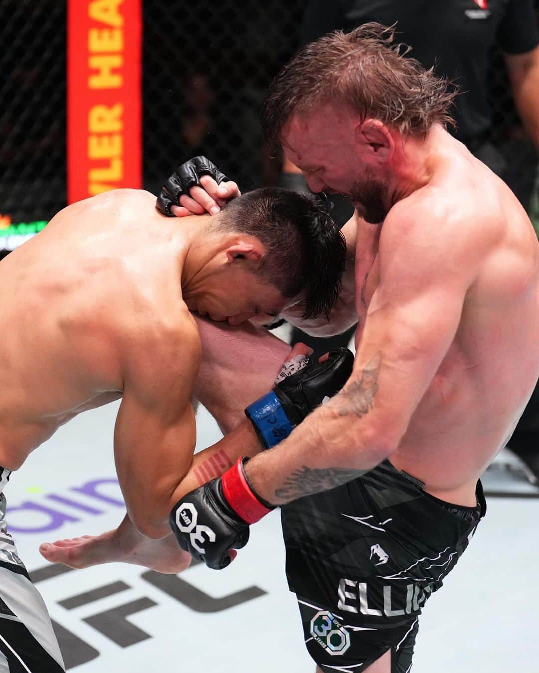 UFCさんのインスタグラム写真 - (UFCInstagram)「He's back in the Octagon for the 3rd ...