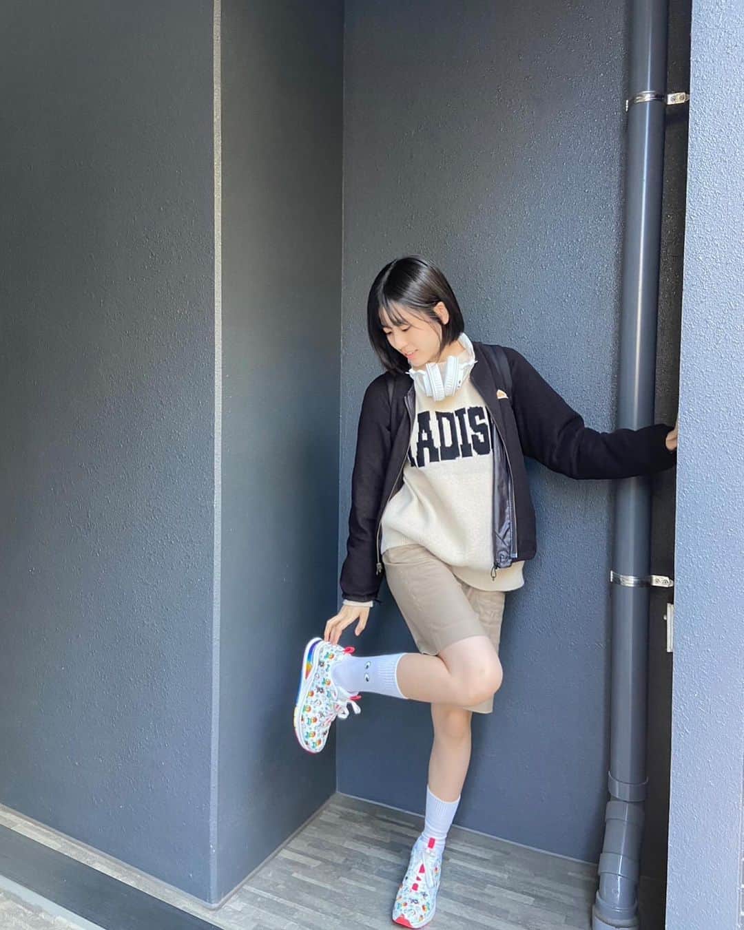 冨波心さんのインスタグラム写真 - (冨波心Instagram)「・ ハーフパンツコーデ！ ハーフパンツ初チャレンジしたら 好みだったのでハマりそう🌟 毎日ほぼ制服なので、冬休みには 私服着 ...