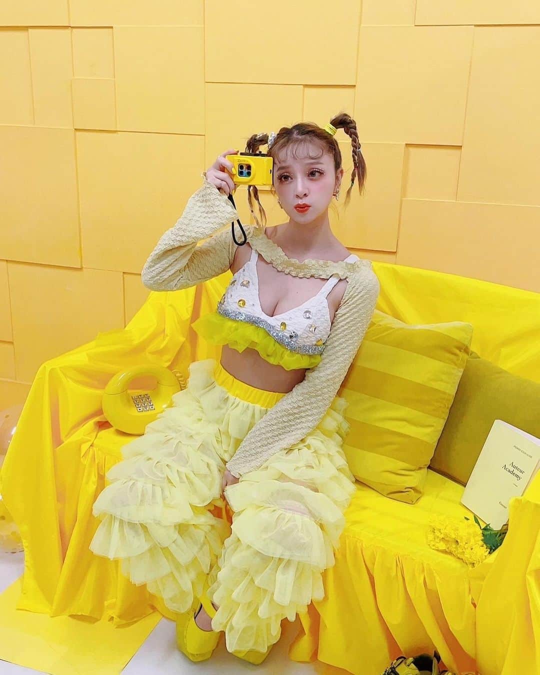 Mariaさんのインスタグラム写真 Mariainstagram 「💛🐥💛🐣💛 メイリア写真集第4弾特典ブロマイド Maria