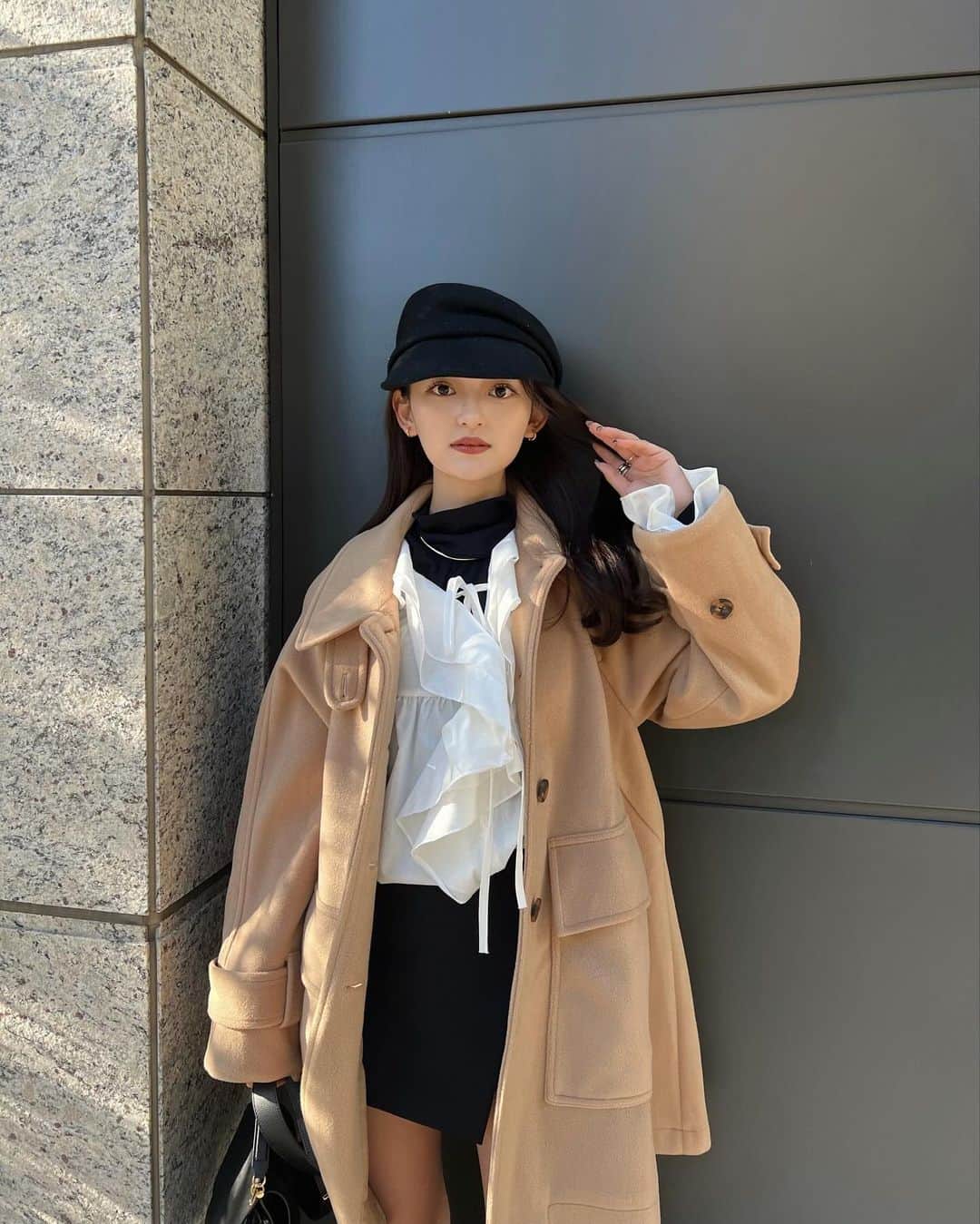 池田有里紗さんのインスタグラム写真 - (池田有里紗Instagram)「ootd. Aラインに広がるフレアシルエットが素敵なミドルコート 柔らかくてモチモチな素材が とにかく気持ちいい♡ ...