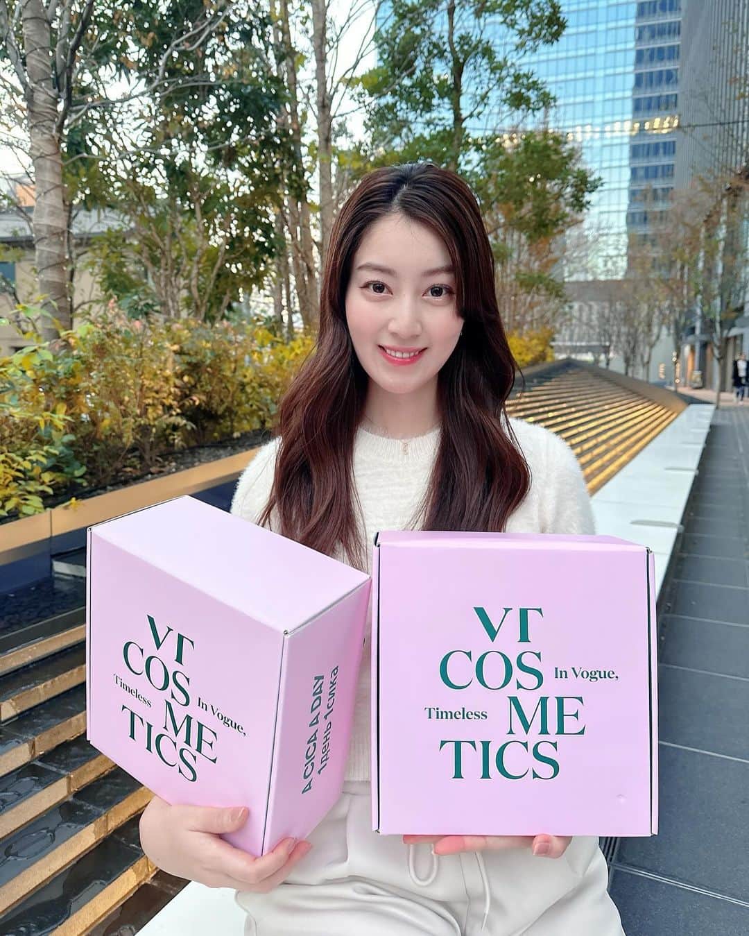 松原伊予菜さんのインスタグラム写真 - (松原伊予菜Instagram)「' @vtcosmetics_japan @vtcosmetics_spot さんから、クリスマスプレゼントが届きまし ...