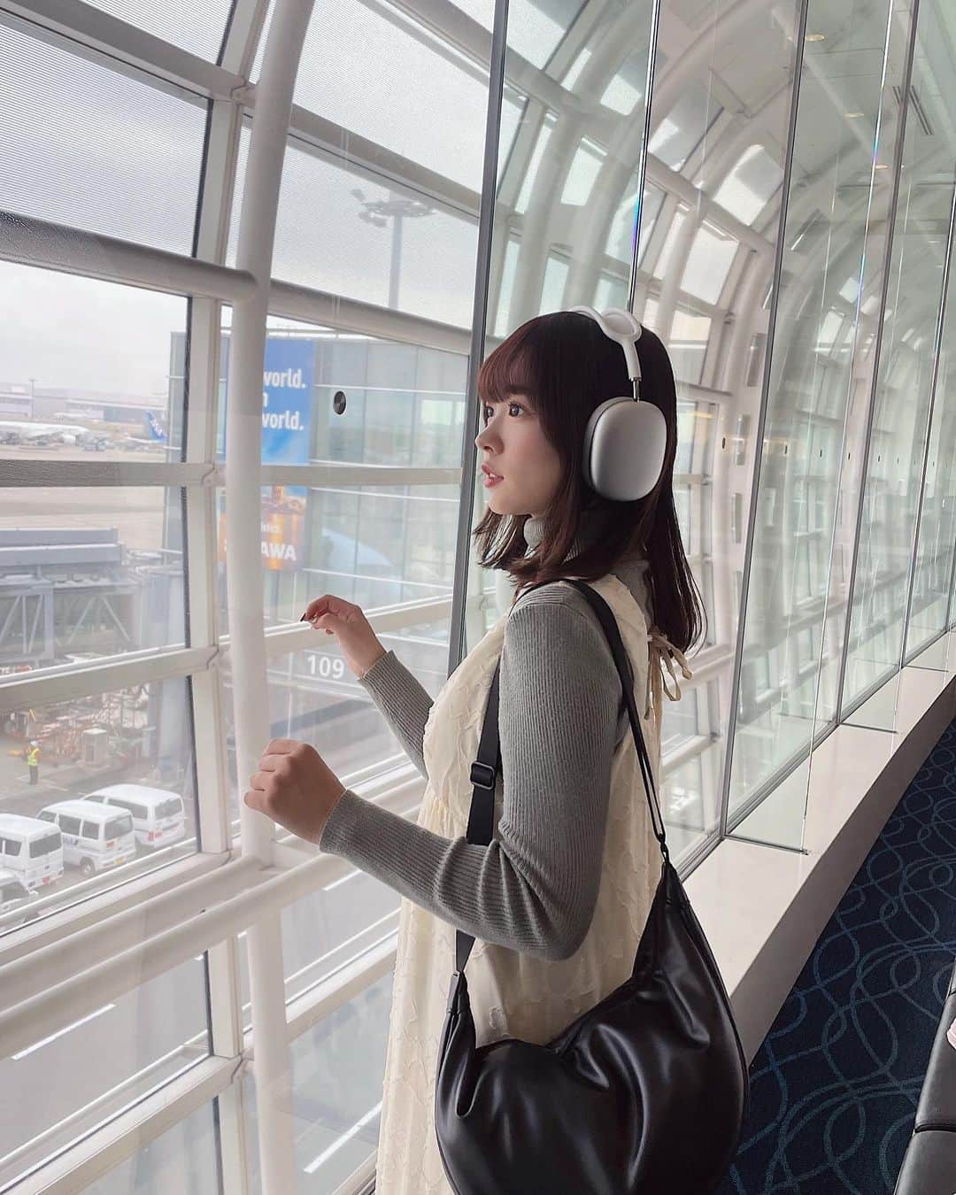 橋本紗奈さんのインスタグラム写真 - (橋本紗奈Instagram)「飛行機コーデ ️ˎˊ˗ AirPods Maxノイキャン出来るし、最強🎧 ...