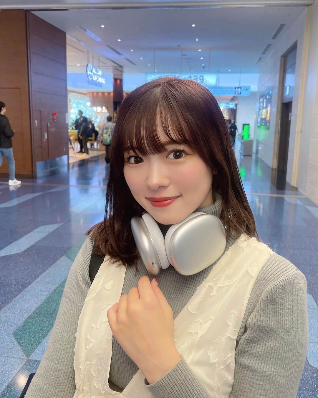 橋本紗奈さんのインスタグラム写真 - (橋本紗奈Instagram)「飛行機コーデ ️ˎˊ˗ AirPods Maxノイキャン出来るし、最強🎧 ...