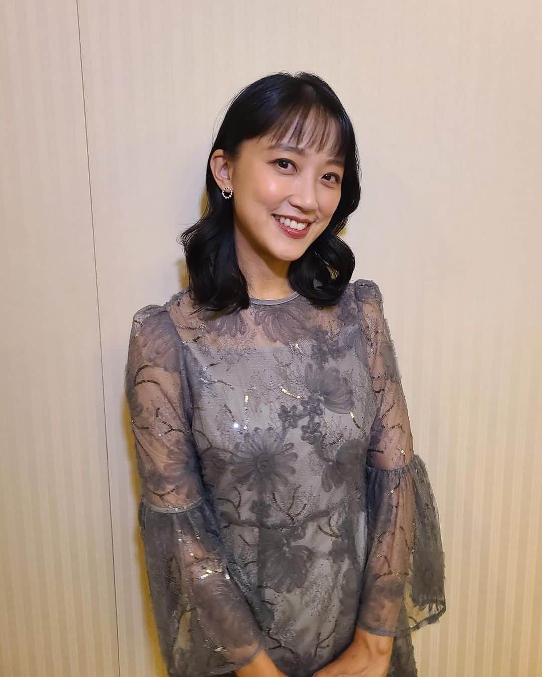 竹内由恵さんのインスタグラム写真 - (竹内由恵Instagram)「とある企業イベントの司会にて。 衣装 @leja__official 今日もお仕事しに、子連れで東京にきています。いつも ...