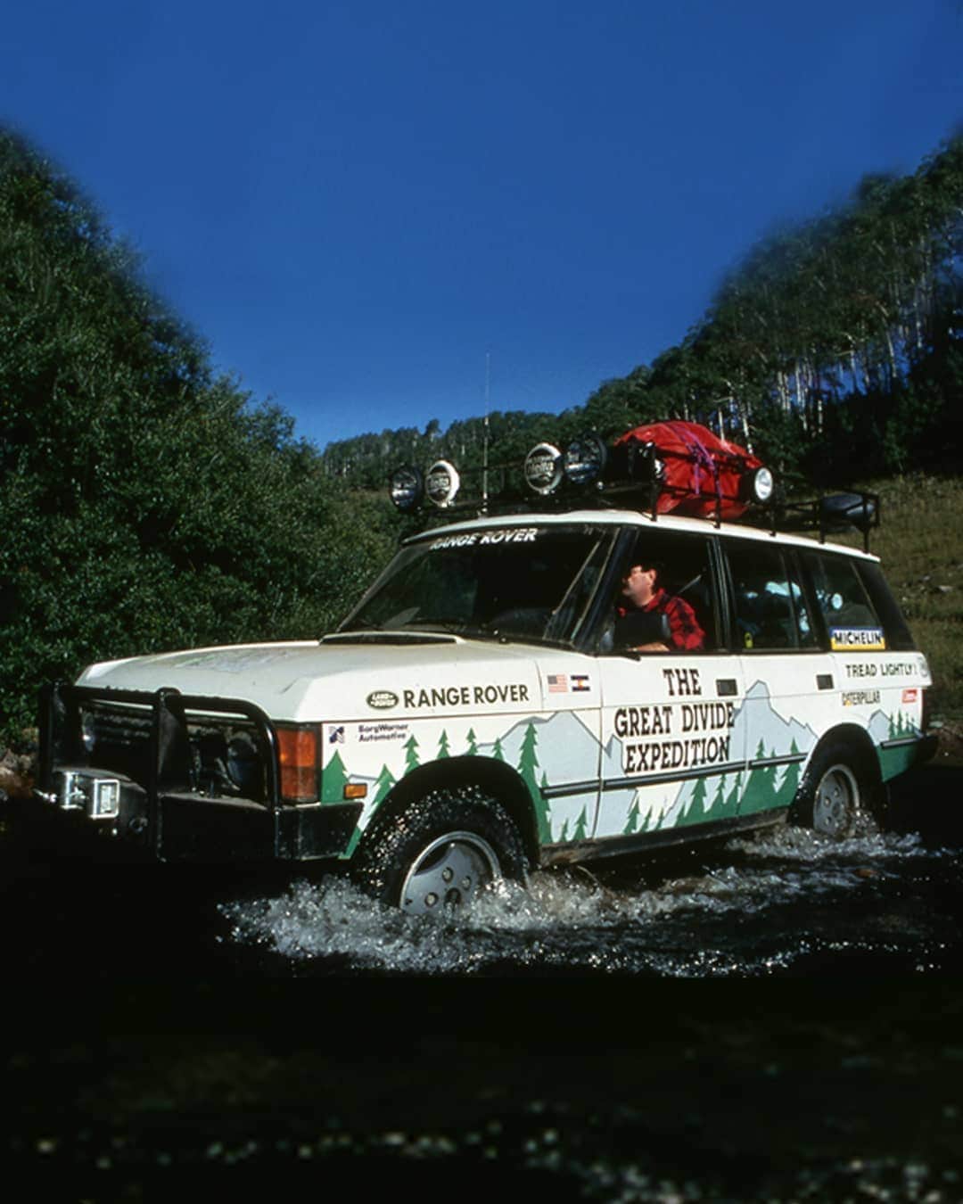Land Roverさんのインスタグラム写真 - (Land RoverInstagram)「Crossing the impassable ...