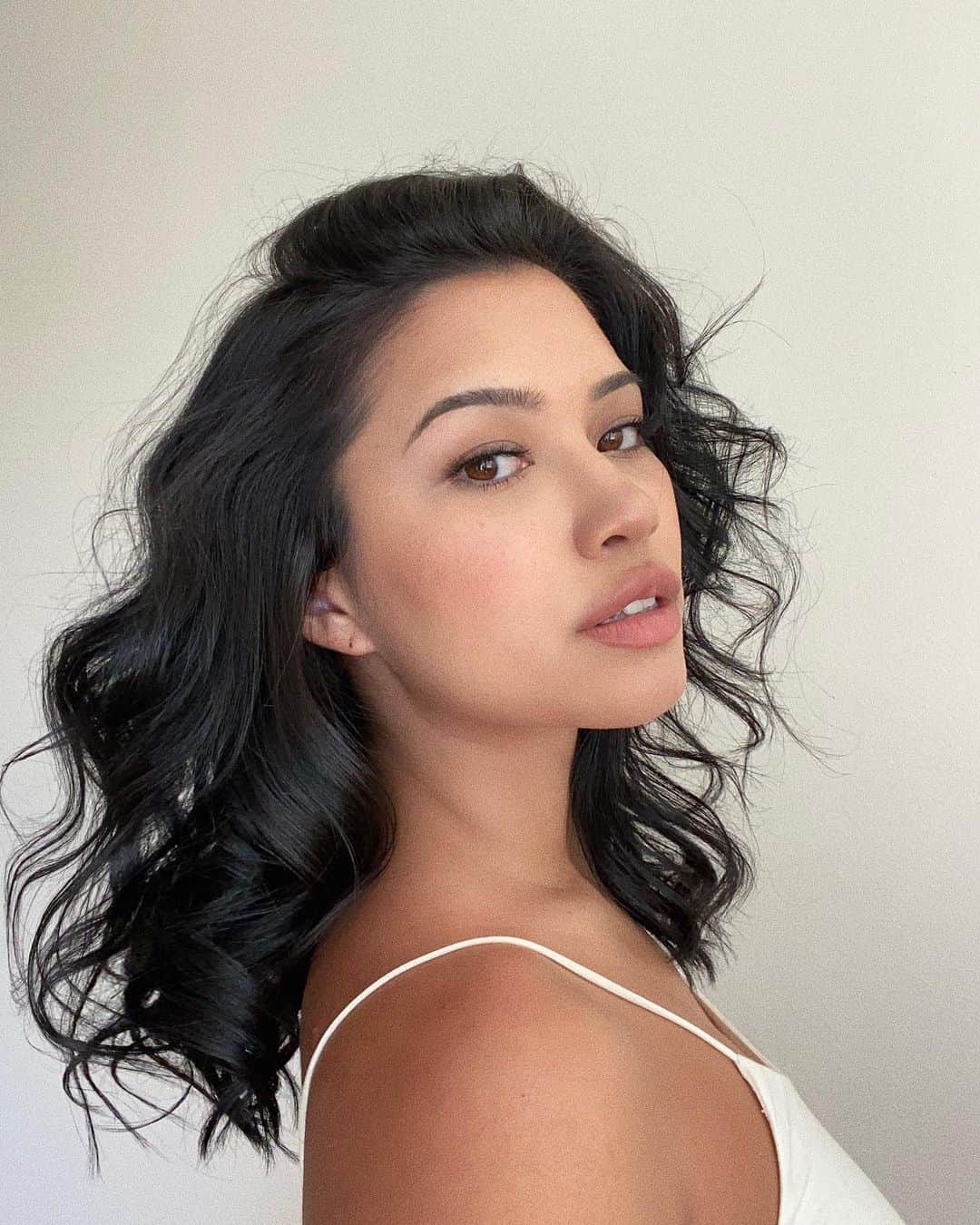 Julia Kellyさんのインスタグラム写真 - (Julia KellyInstagram)「Let it grow or cut it ...