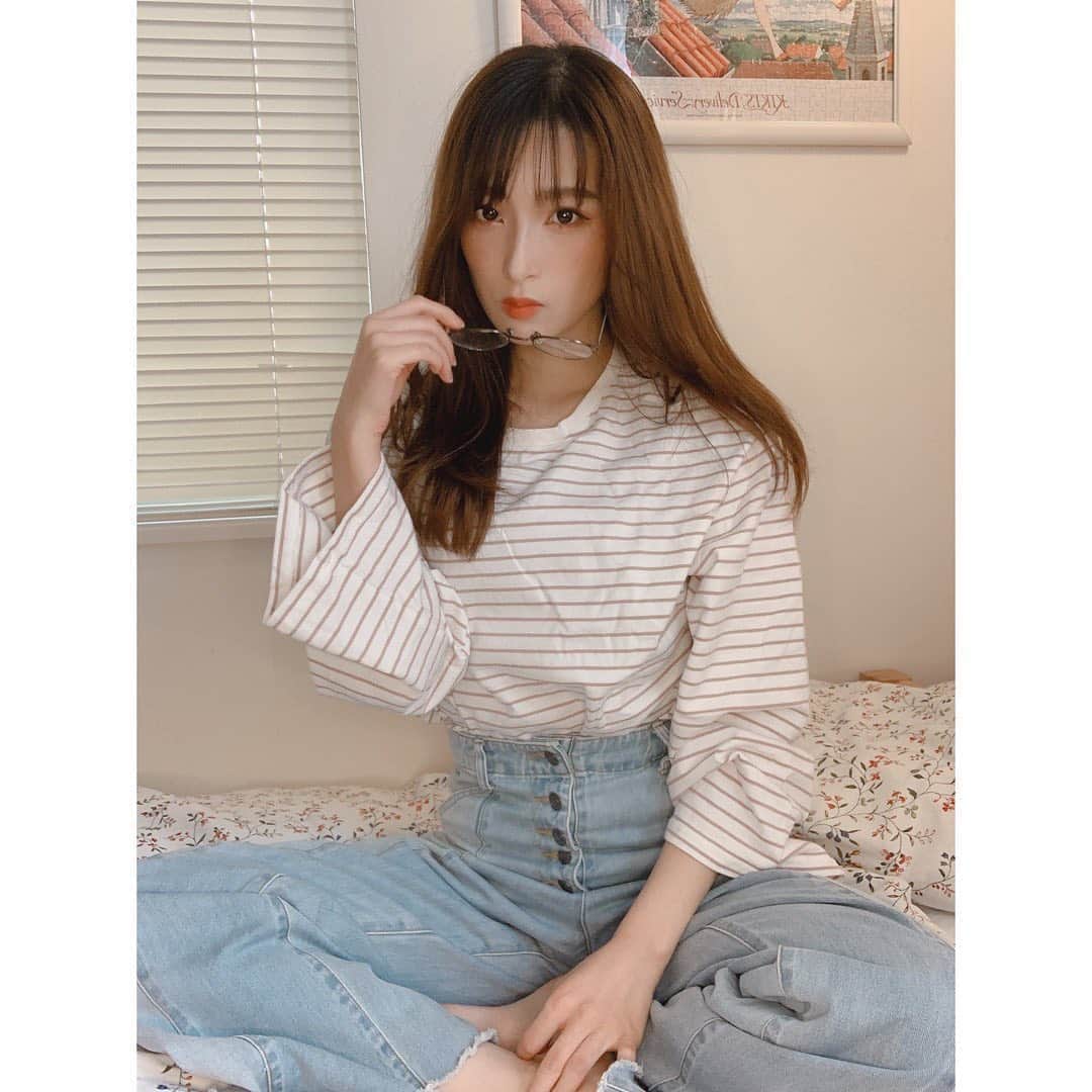 二瓶有加さんのインスタグラム写真 二瓶有加instagram 「 ゴハンデスヨ じゃない方デスヨ おうち時間 デニム