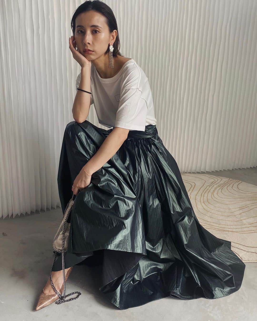 黒石奈央子さんのインスタグラム写真 - (黒石奈央子Instagram)「あめりふく . . PAPER BAG SK ¥20000 7/3 FUDGE REVERSIBLE TEE ¥ ...