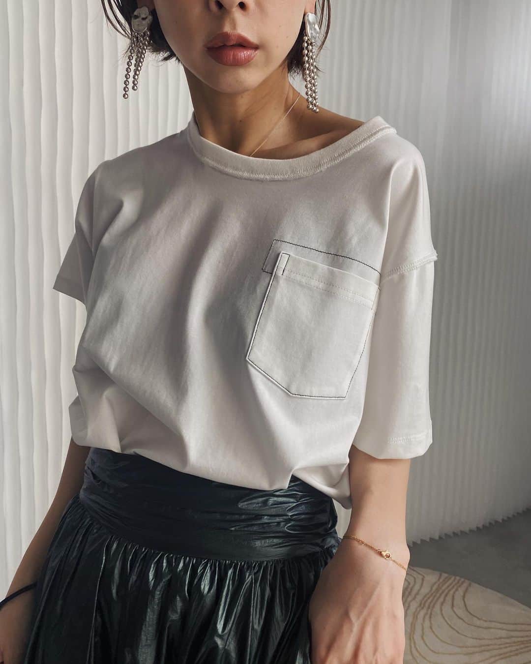 黒石奈央子さんのインスタグラム写真 - (黒石奈央子Instagram)「あめりふく . . PAPER BAG SK ¥20000 7/3 FUDGE REVERSIBLE TEE ¥ ...