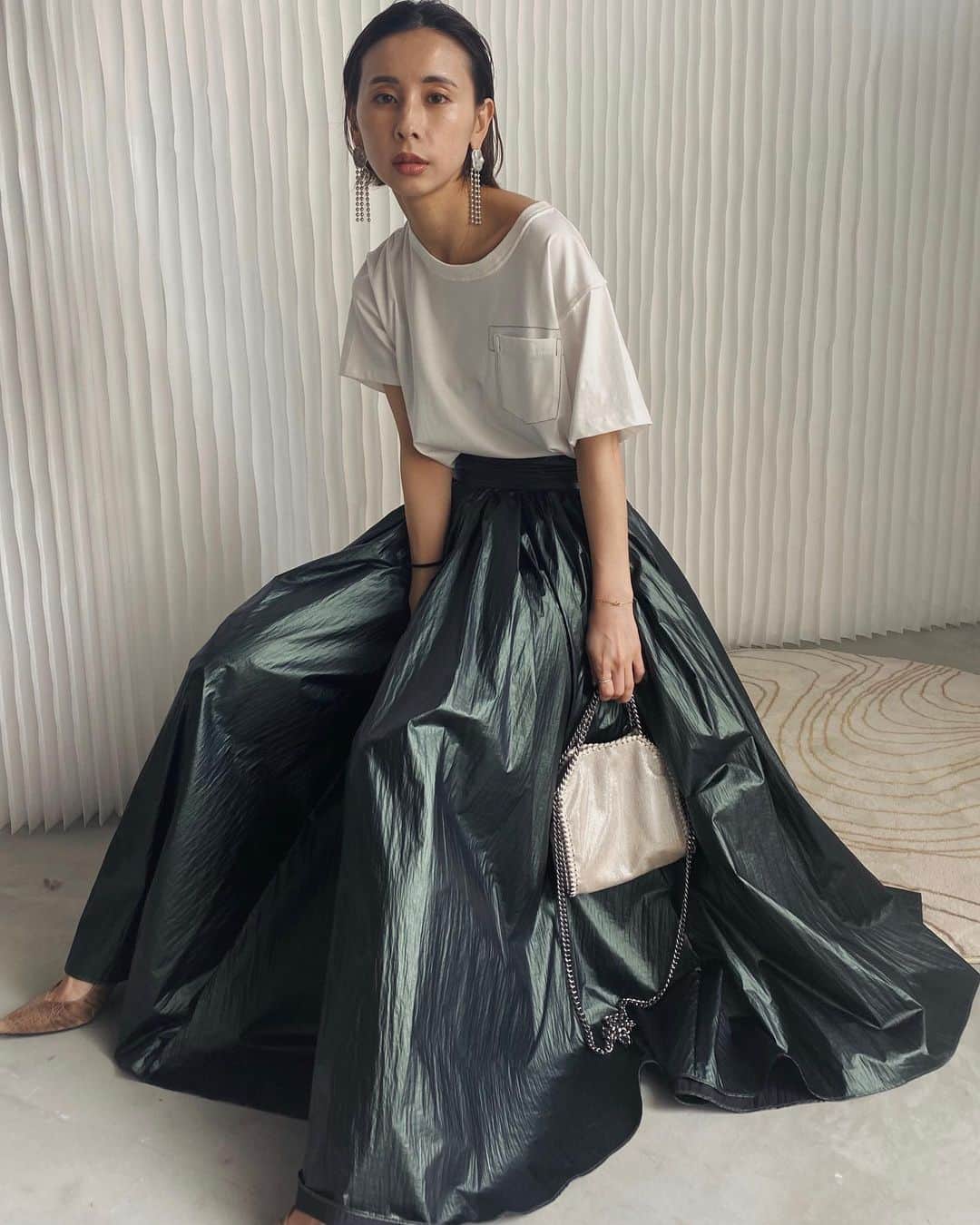 黒石奈央子さんのインスタグラム写真 - (黒石奈央子Instagram)「あめりふく . . PAPER BAG SK ¥20000 7/3 FUDGE REVERSIBLE TEE ¥ ...