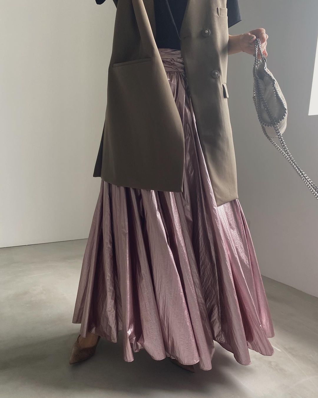 黒石奈央子さんのインスタグラム写真 - (黒石奈央子Instagram)「あめりふく . . PAPER BAG SK ¥20000 7/3 FUDGE REVERSIBLE TEE ¥ ...