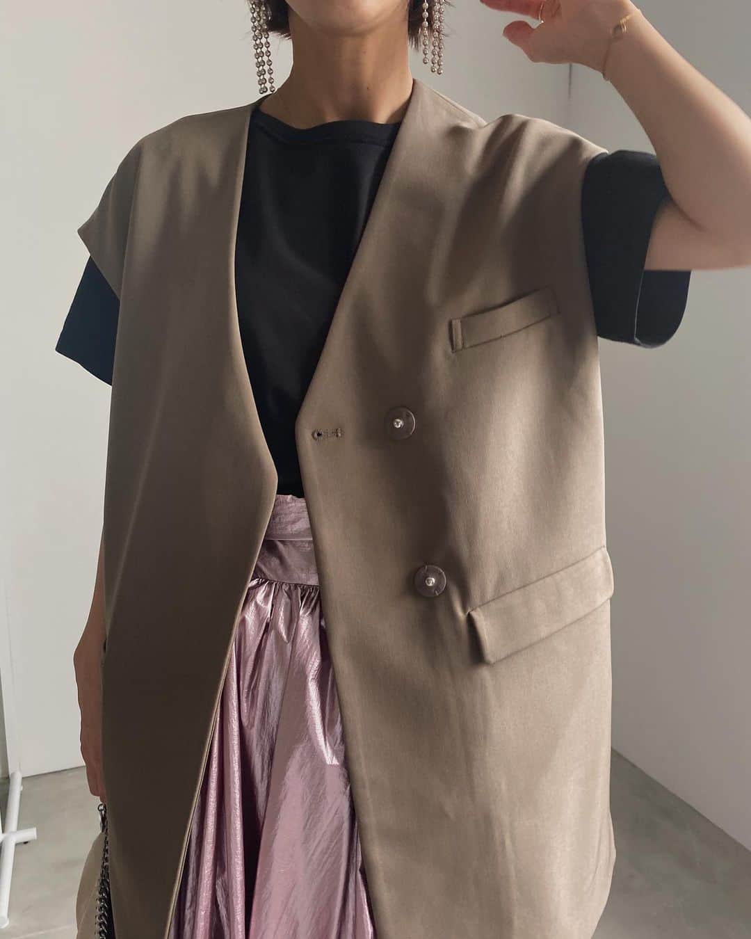 黒石奈央子さんのインスタグラム写真 - (黒石奈央子Instagram)「あめりふく . . PAPER BAG SK ¥20000 7/3 FUDGE REVERSIBLE TEE ¥ ...