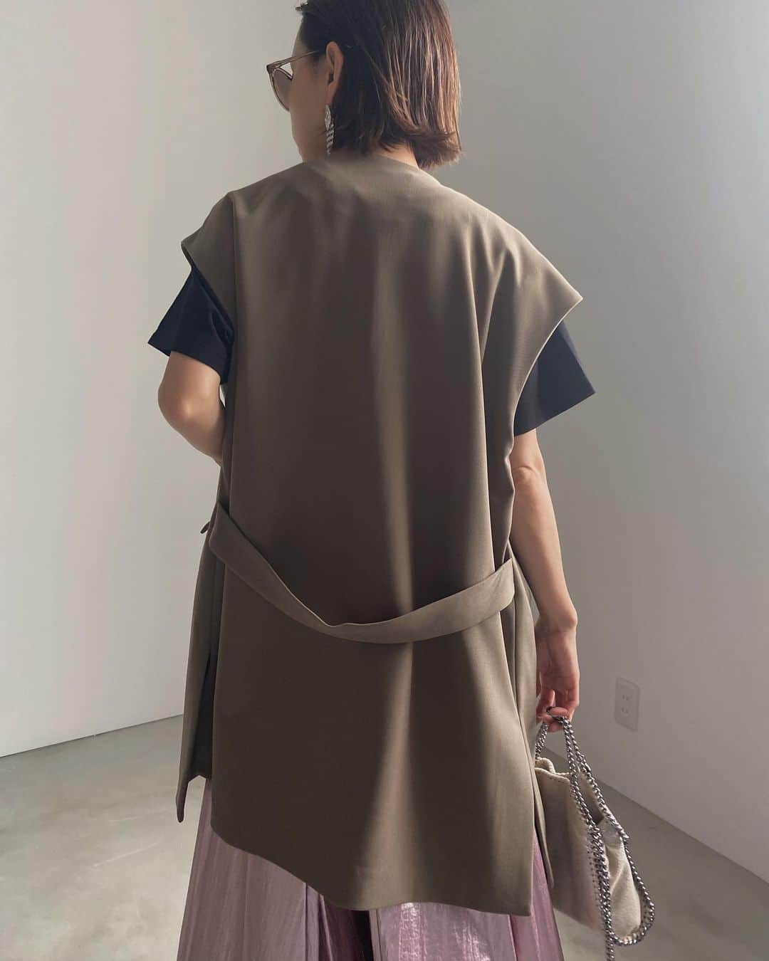 黒石奈央子さんのインスタグラム写真 - (黒石奈央子Instagram)「あめりふく . . PAPER BAG SK ¥20000 7/3 FUDGE REVERSIBLE TEE ¥ ...