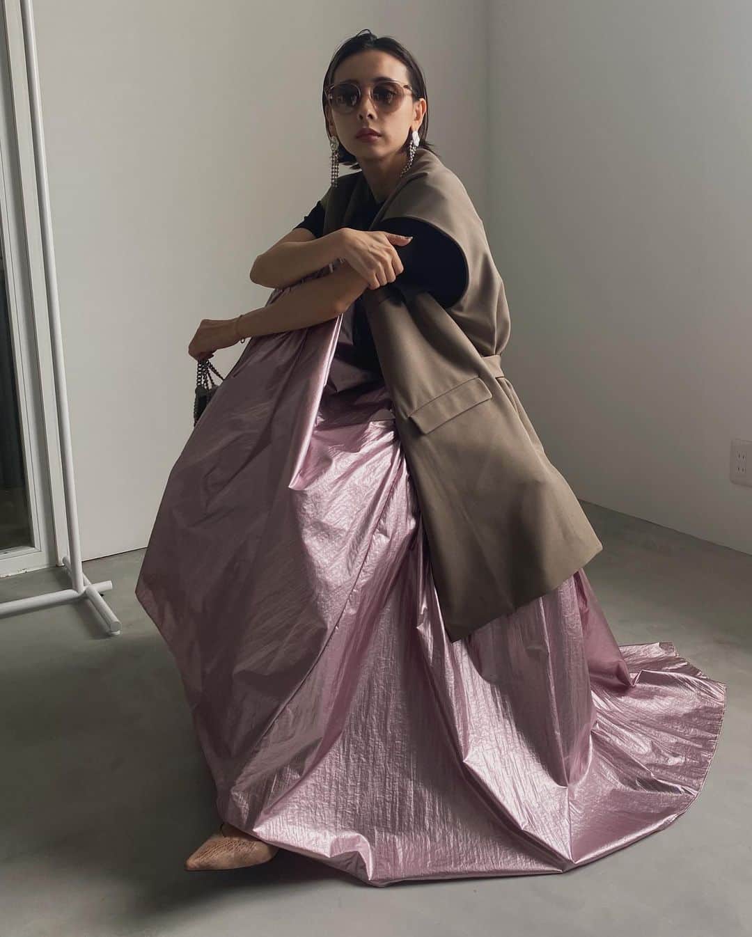 黒石奈央子さんのインスタグラム写真 - (黒石奈央子Instagram)「あめりふく . . PAPER BAG SK ¥20000 7/3 FUDGE REVERSIBLE TEE ¥ ...