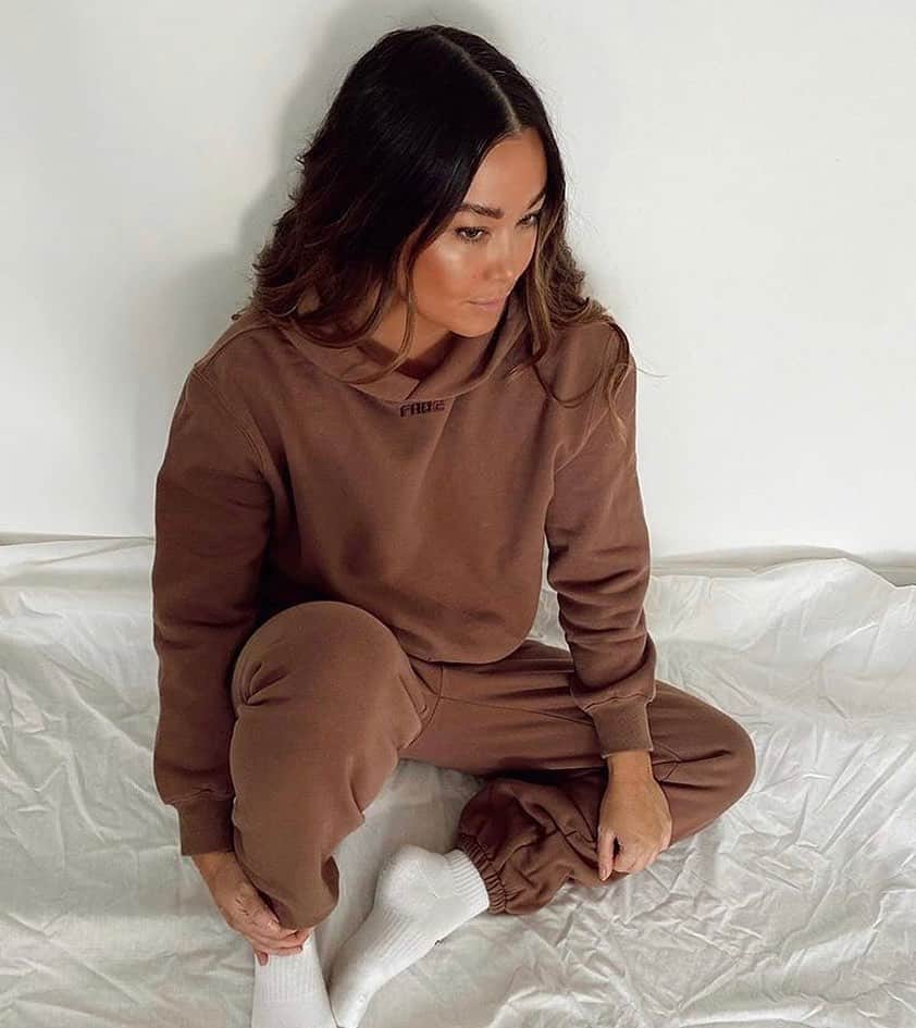 STYLERUNNERさんのインスタグラム写真 - (STYLERUNNERInstagram)「Stay cozy like @tess ...