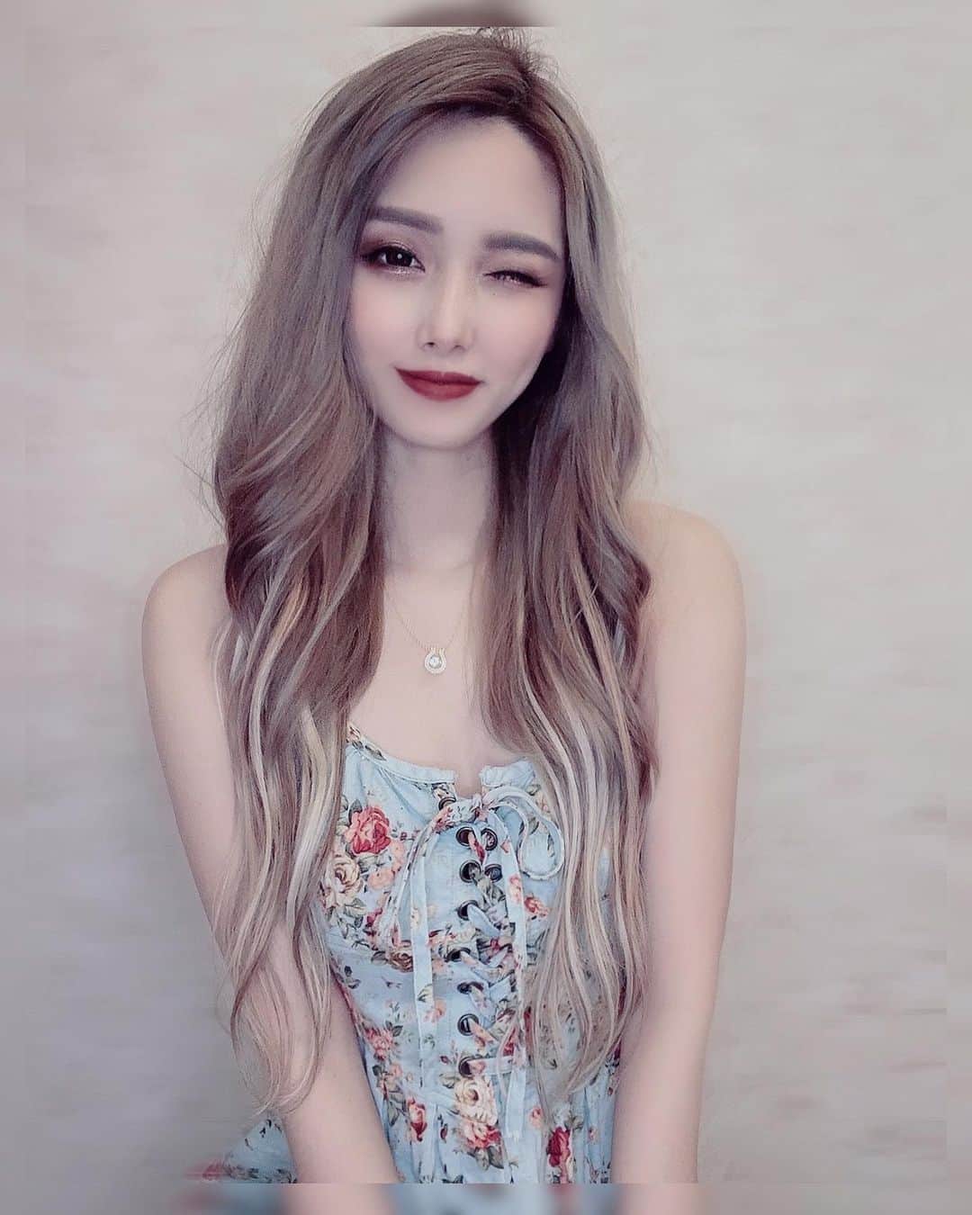 SAKIさんのインスタグラム写真 - (SAKIInstagram)「エクステつけた〜😋💕 暑いからすぐ取っちゃうかもしれないけど🤣笑 ・ ・ ・ #ファッション好き #エクステ #メッシュ ...