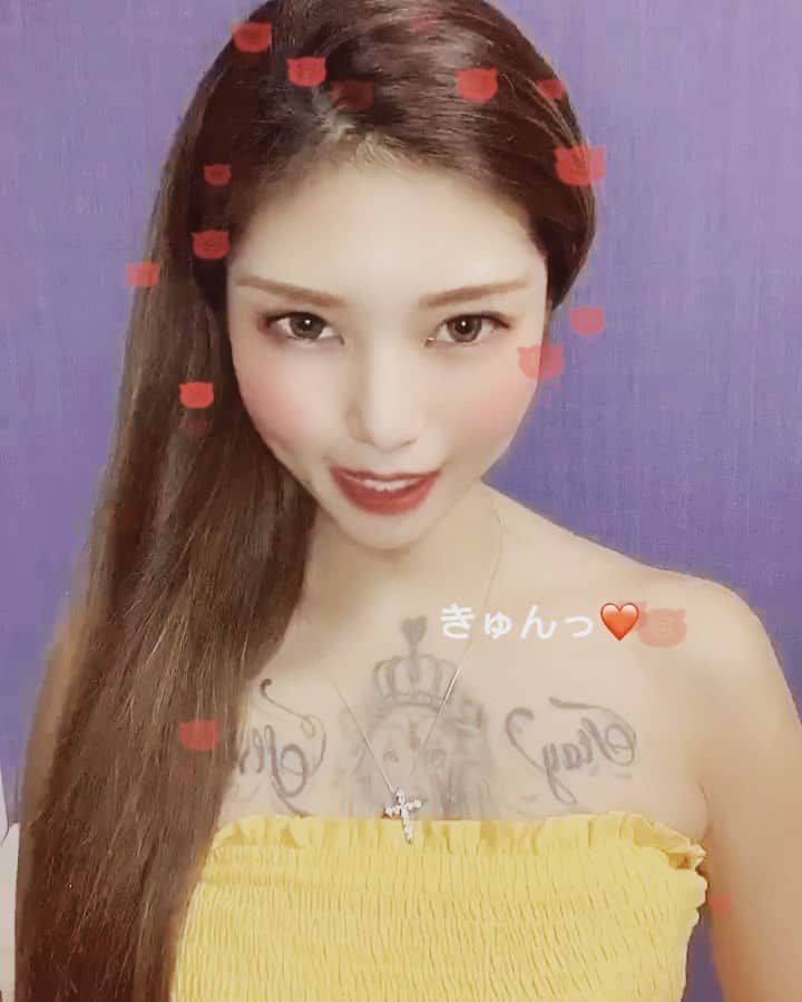 YOCHIさんのインスタグラム動画 - (YOCHIInstagram)「画質悪いけど🥺🥺 今日もお疲れ様ですみなさん ️ . 🍑にたくさんコメント ありがとうございました🤣💕」6月17日 ...
