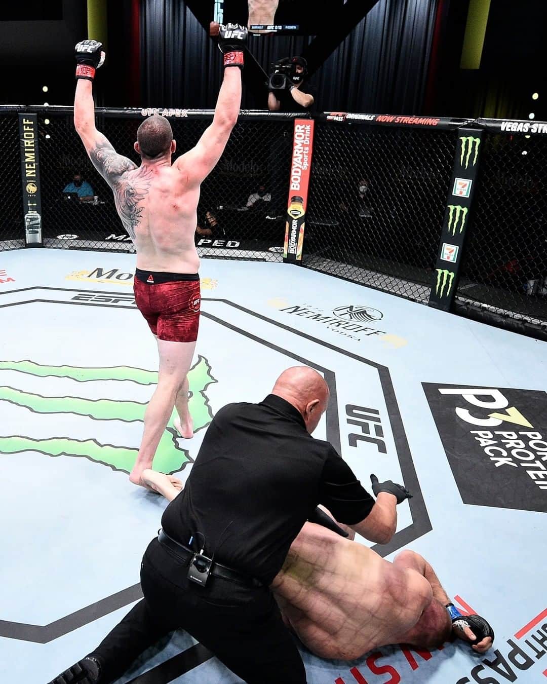 UFCさんのインスタグラム写真 - (UFCInstagram)「CANADA STAND UP! 🇨🇦 @Powerbar_MMA ...