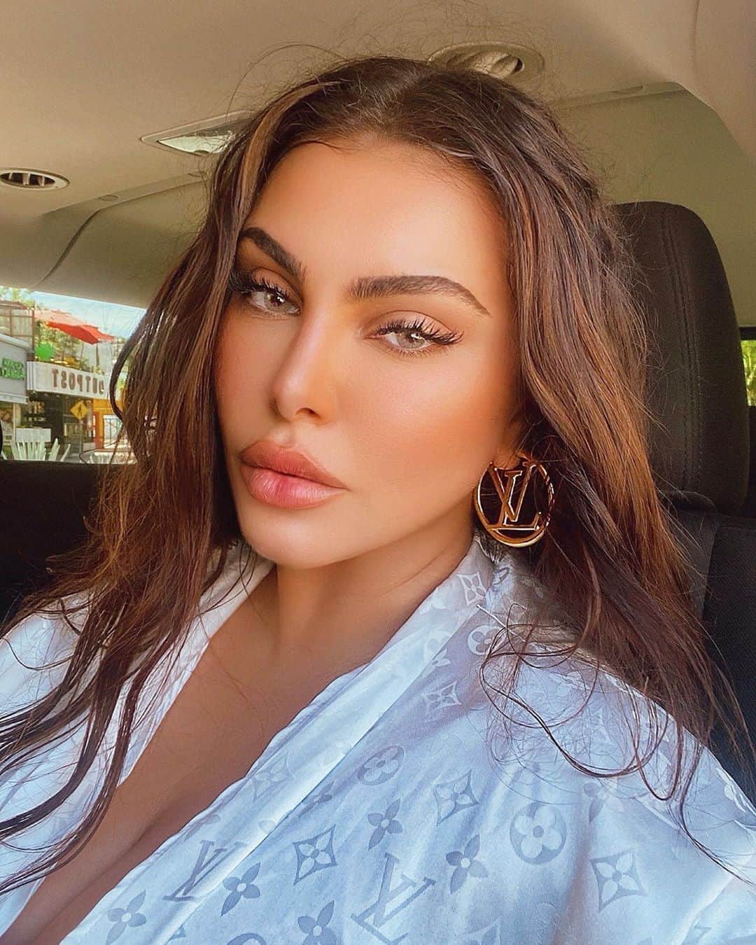 Hrush Achemyanさんのインスタグラム写真 - (Hrush AchemyanInstagram)「Serving face ...