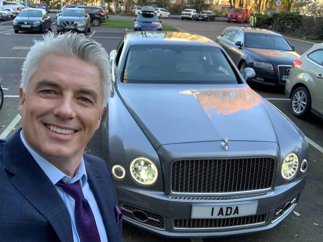 ジョン・バロウマンさんのインスタグラム写真 - (ジョン・バロウマンInstagram)「He arrives in style to ...