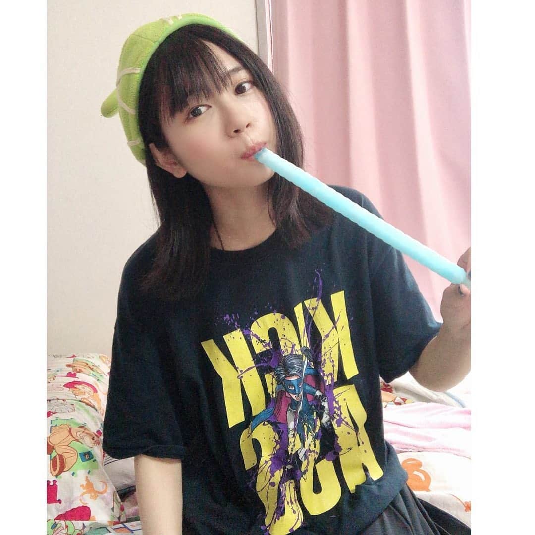 山口めろんさんのインスタグラム写真 山口めろんinstagram 「このキックアスtシャツ 友達のお部屋の壁に飾ってあって、一目惚れした
