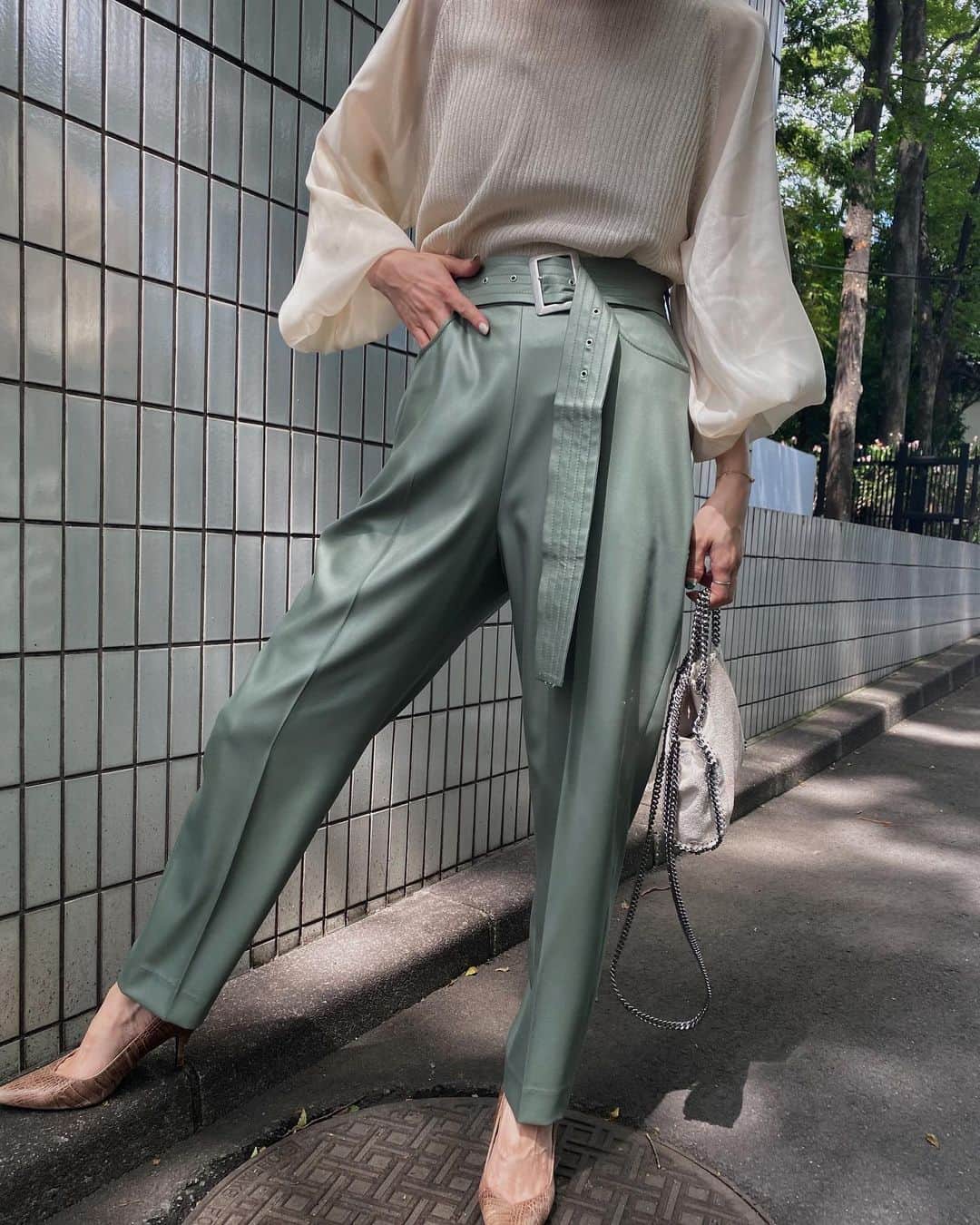 黒石奈央子さんのインスタグラム写真 - (黒石奈央子Instagram)「あめりふく . . VOLUME SLEEVE SHEER KNIT TOP ¥13000 7/7 EASY ...