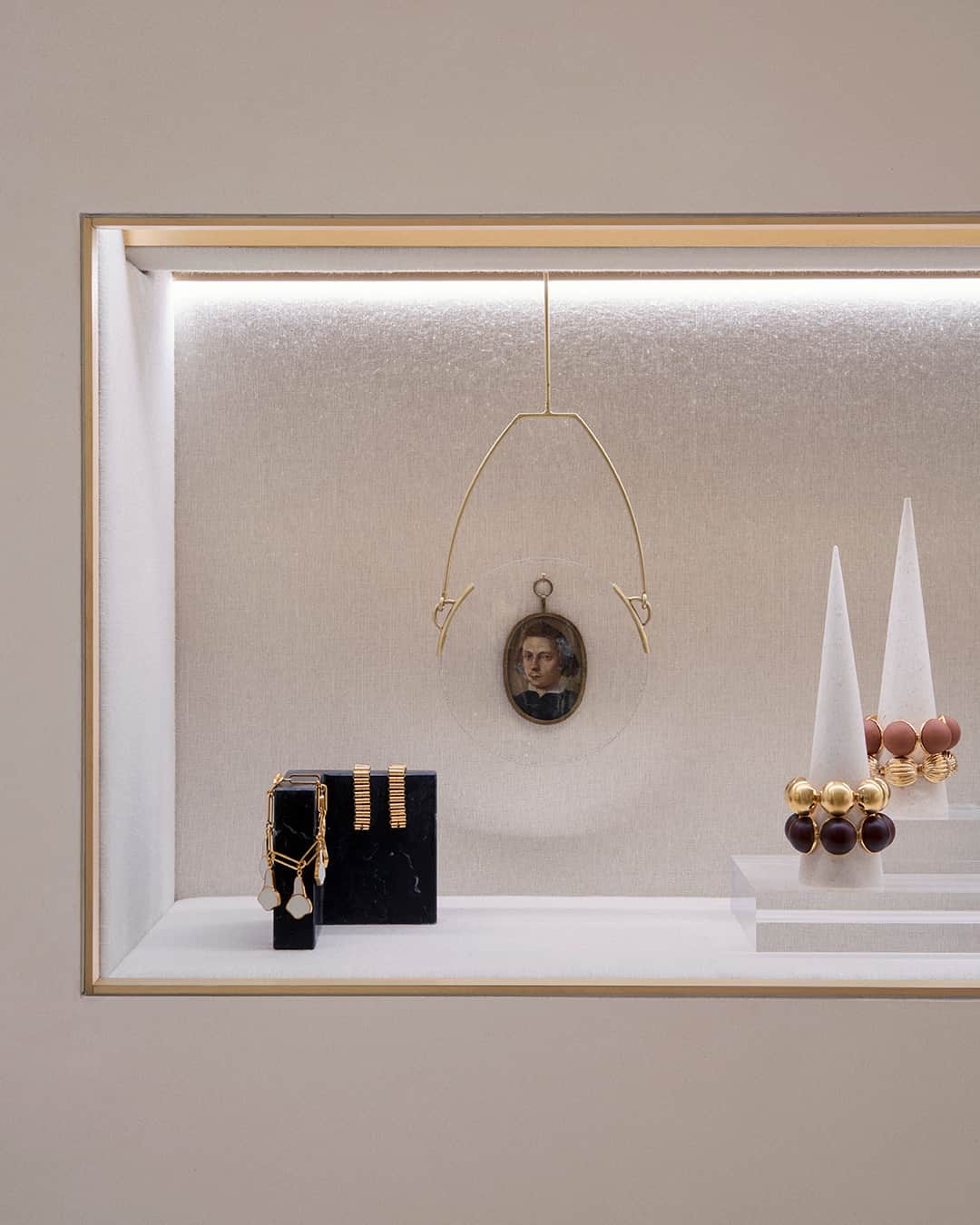 Loeweさんのインスタグラム写真 - (LoeweInstagram)「LOEWE opens on Munich’s ...