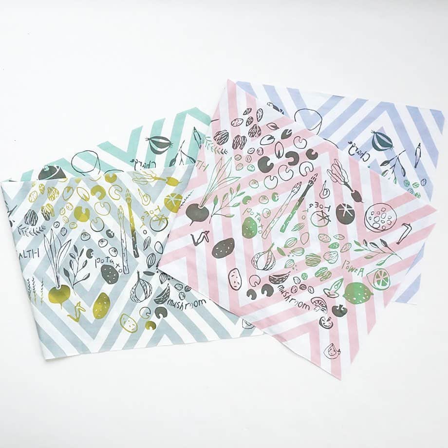 hiraliさんのインスタグラム写真 - (hiraliInstagram)「にじゆら hirali展が大阪梅田蔦屋書店で開催されております。 新商品のにじゆら hiraliコラボ手ぬぐいもご ...