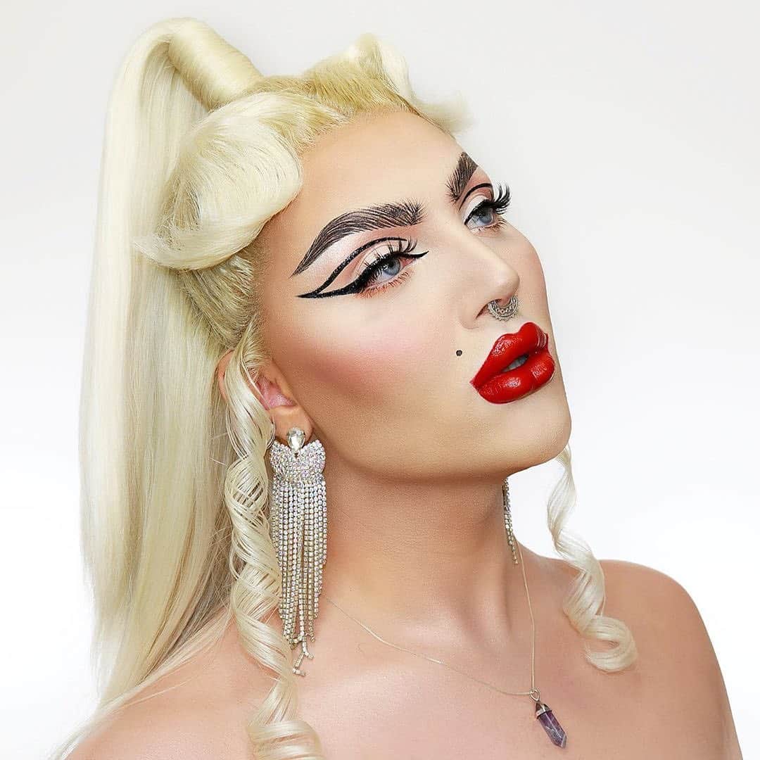 ELLE Brasilさんのインスタグラム写真 - (ELLE BrasilInstagram)「“Ser Drag é ser o que ...