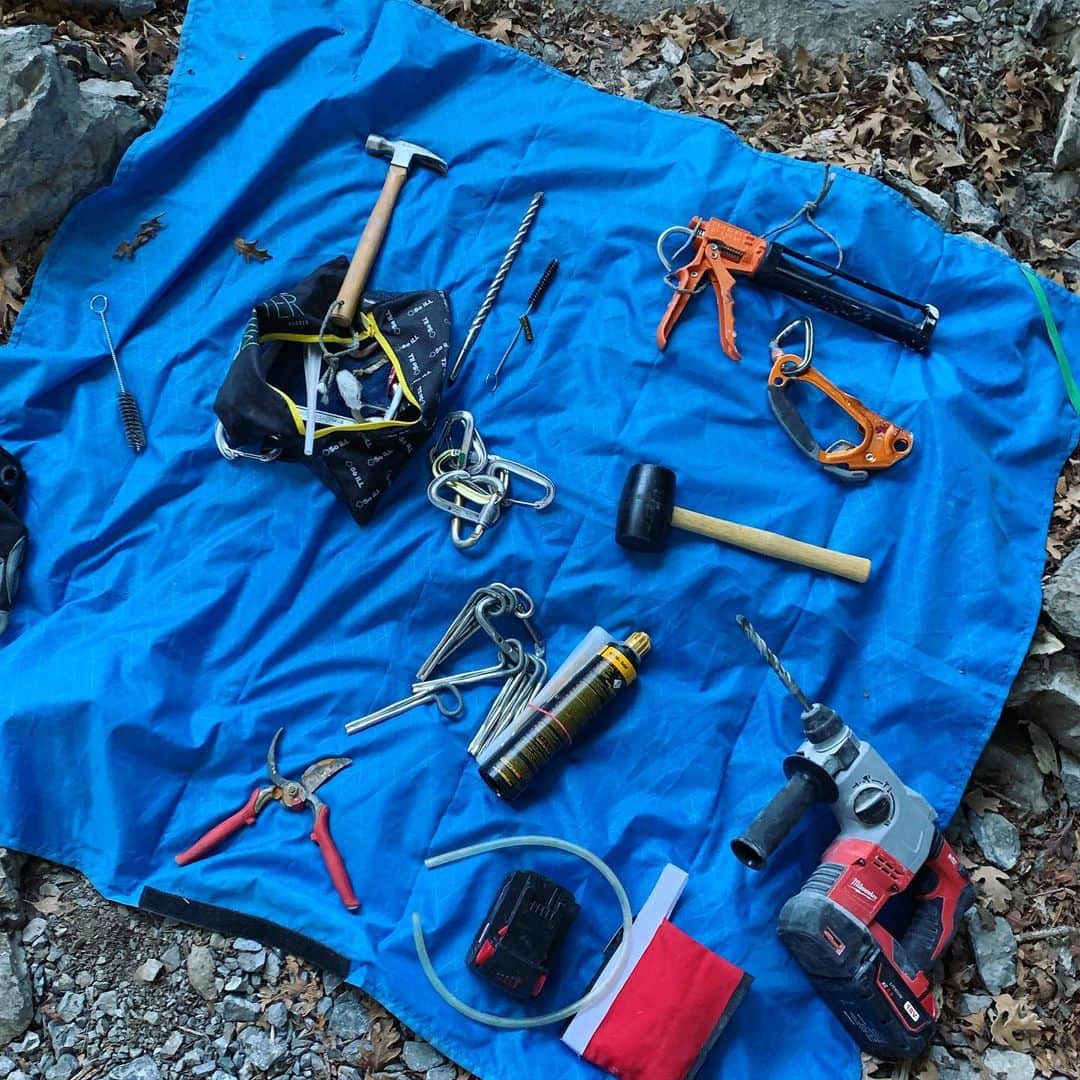 アレックス・ジョンソンさんのインスタグラム写真 - (アレックス・ジョンソンInstagram)「Embarking on something ...