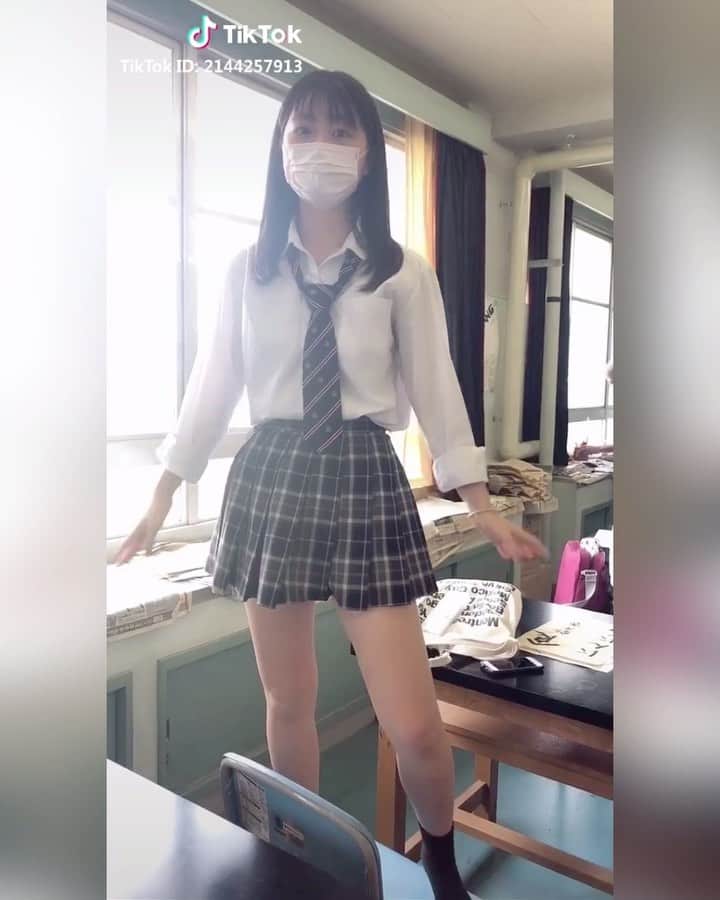 【TikTok】高校生エンタメ研究所さんのインスタグラム動画 - (【TikTok】高校生エンタメ研究所Instagram)「恐ろしくバズったJK様👸♬ ﻿ TikTok ID → ...