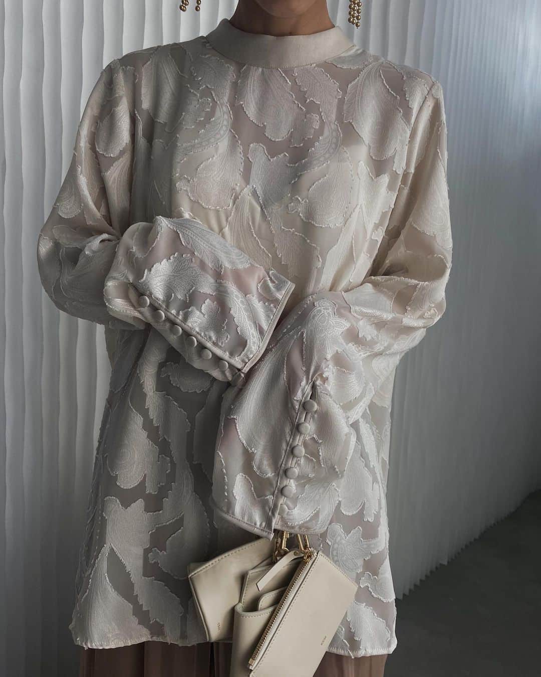 黒石奈央子さんのインスタグラム写真 - (黒石奈央子Instagram)「あめりふく . . HAOKAN BACK RIBBON BLOUSE ¥.16000 8/4 GLOSSY LONG ...