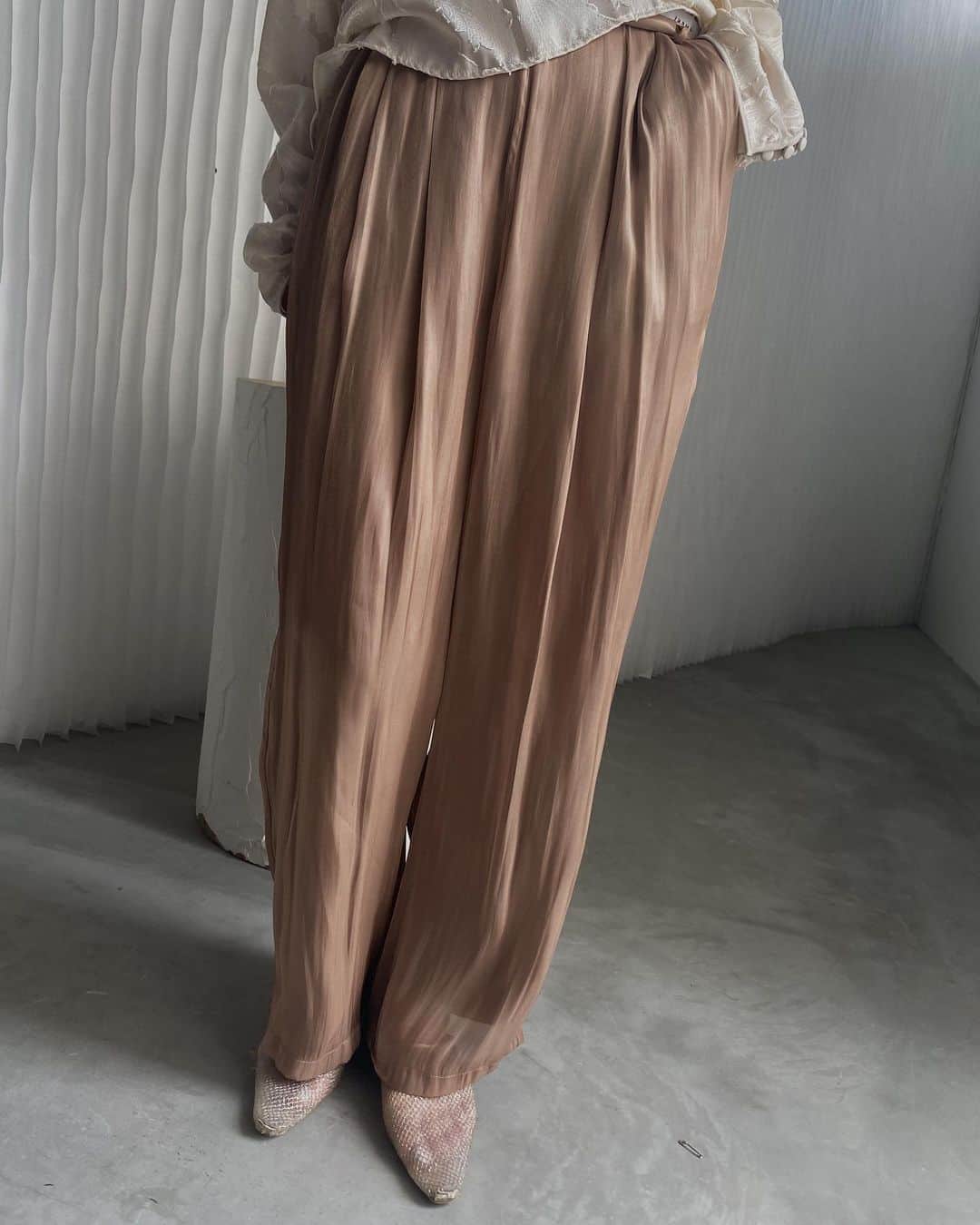 黒石奈央子さんのインスタグラム写真 - (黒石奈央子Instagram)「あめりふく . . HAOKAN BACK RIBBON BLOUSE ¥.16000 8/4 GLOSSY LONG ...