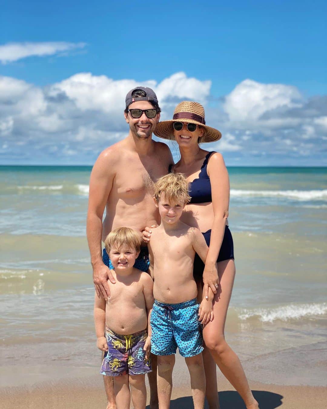 Anna Jane Wisniewskiさんのインスタグラム写真 - (Anna Jane WisniewskiInstagram)「Great Lakes, great times 🌊」8月 ...