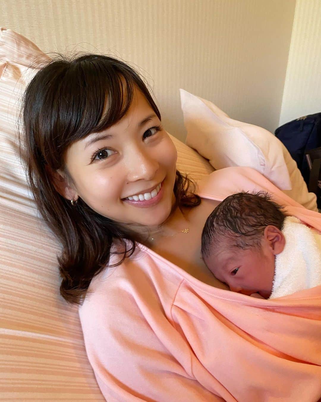 阪本智子さんのインスタグラム写真 阪本智子instagram 「👶🏻♡ 予定日より2週間早い本日、8月7日 Am5 36に元気な男の子を