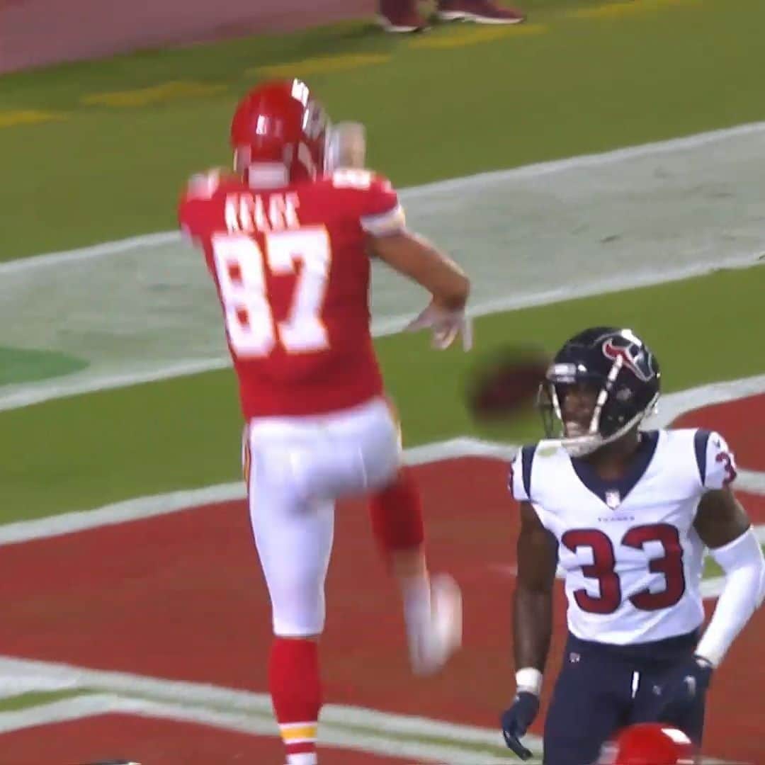 NFLさんのインスタグラム動画 - (NFLInstagram)「Back like they never left. @patrickmahomes ️ @killatrav for the ...