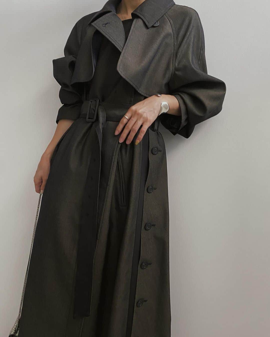 黒石奈央子さんのインスタグラム写真 - (黒石奈央子Instagram)「あめりふく . . MINIMAL FLARE LONG COAT ¥45000 9/1 TOWN VOLUME ...