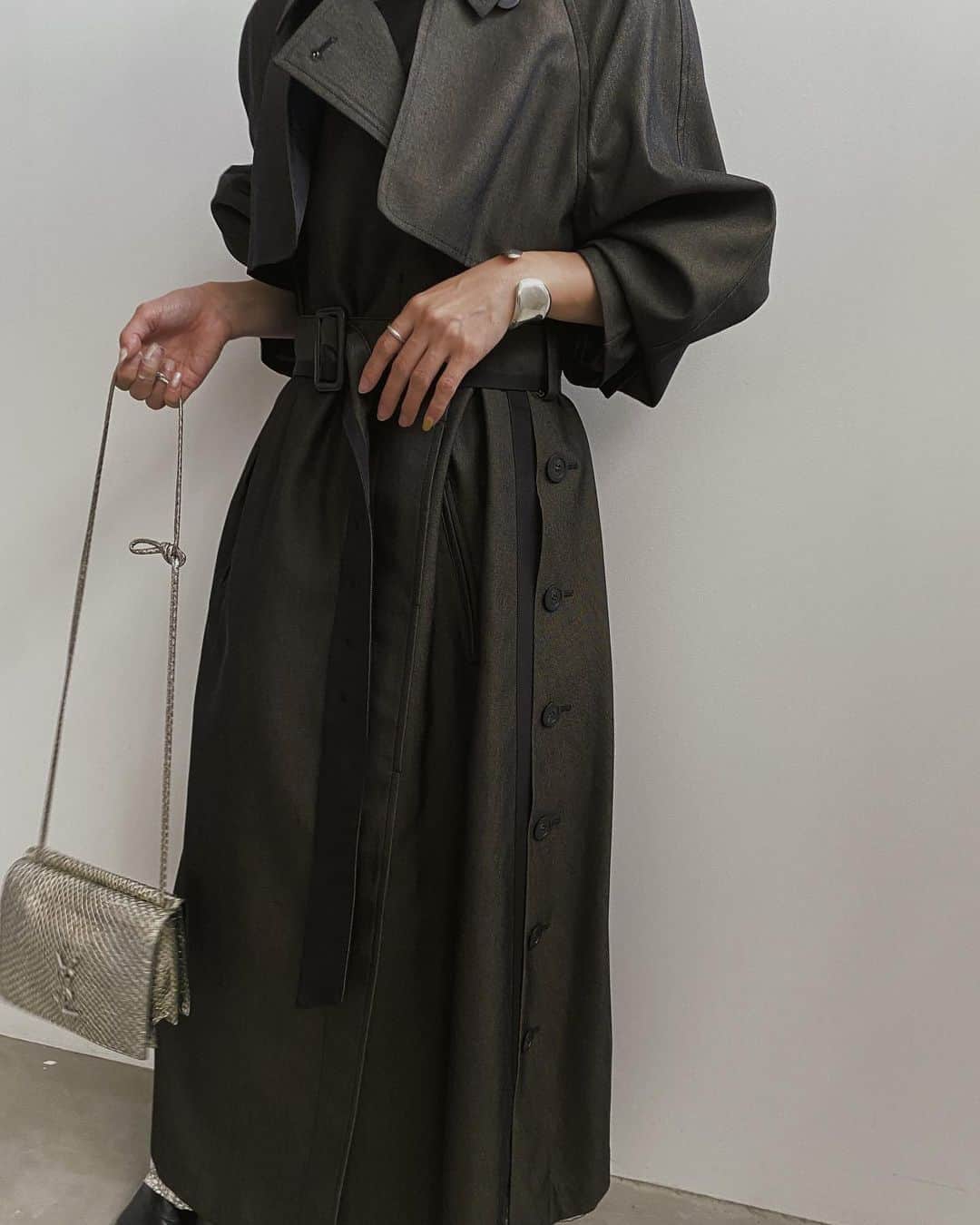 黒石奈央子さんのインスタグラム写真 - (黒石奈央子Instagram)「あめりふく . . MINIMAL FLARE LONG COAT ¥45000 9/1 TOWN VOLUME ...