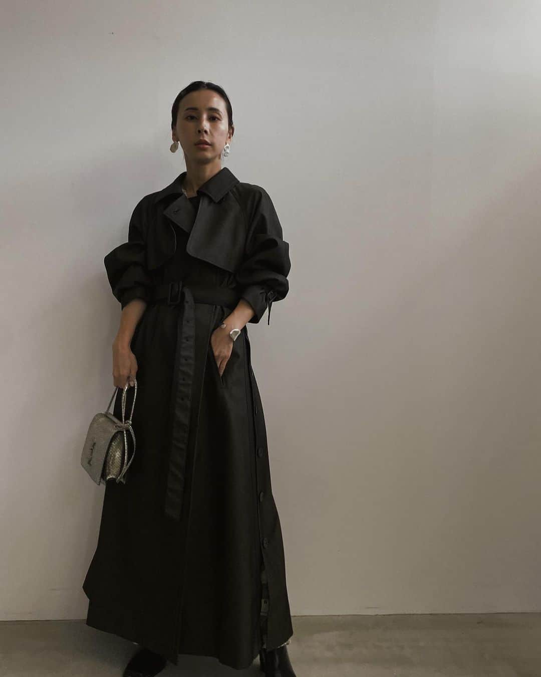 黒石奈央子さんのインスタグラム写真 - (黒石奈央子Instagram)「あめりふく . . MINIMAL FLARE LONG COAT ¥45000 9/1 TOWN VOLUME ...