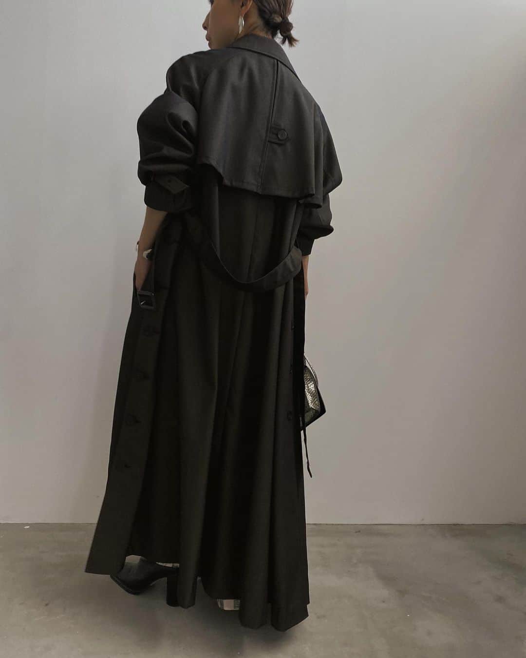 黒石奈央子さんのインスタグラム写真 - (黒石奈央子Instagram)「あめりふく . . MINIMAL FLARE LONG COAT ¥45000 9/1 TOWN VOLUME ...
