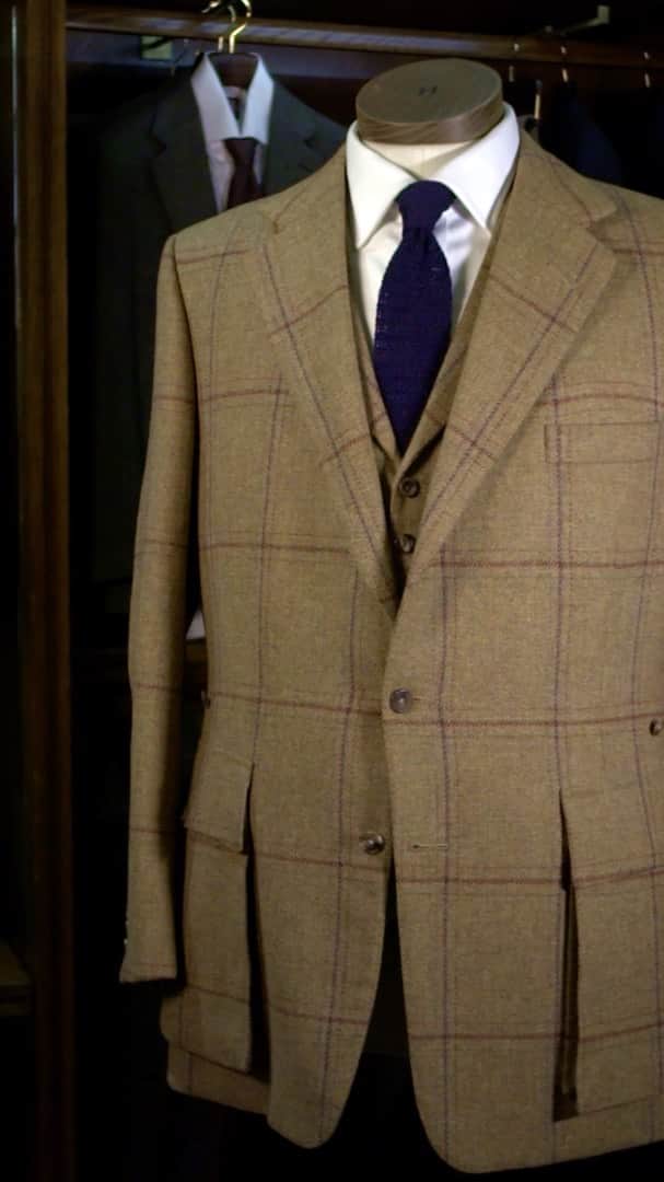 ハンツマンさんのインスタグラム動画 - (ハンツマンInstagram)「A shooting suit is quite often ...