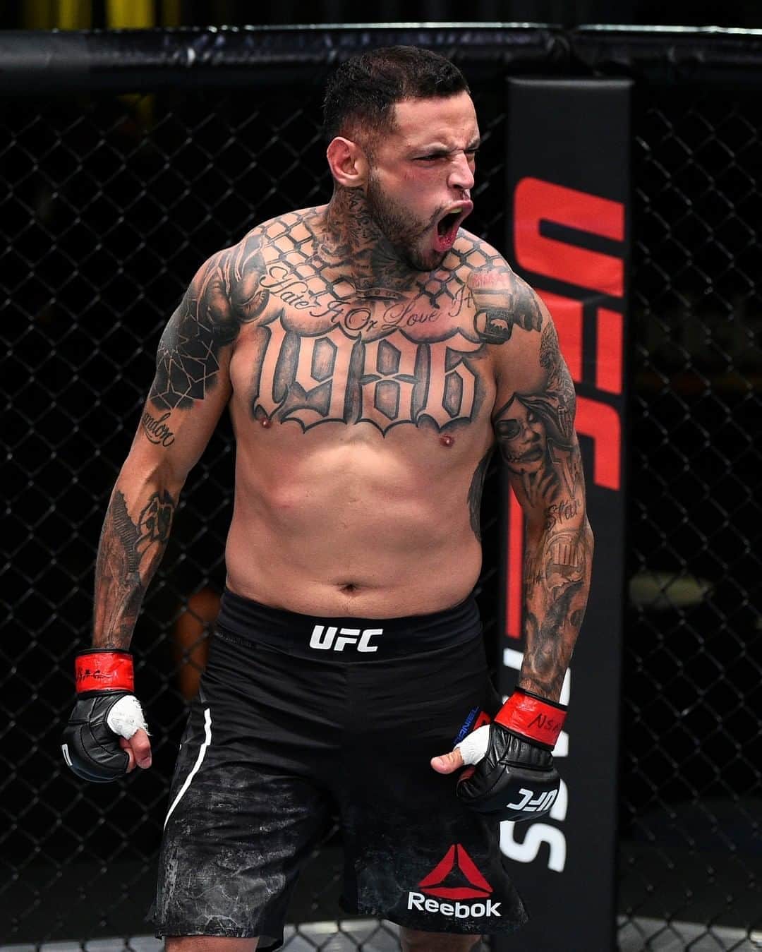 UFCさんのインスタグラム写真 - (UFCInstagram)「With the comeback! 😤 👊 @D_Rod_UFC gets ...