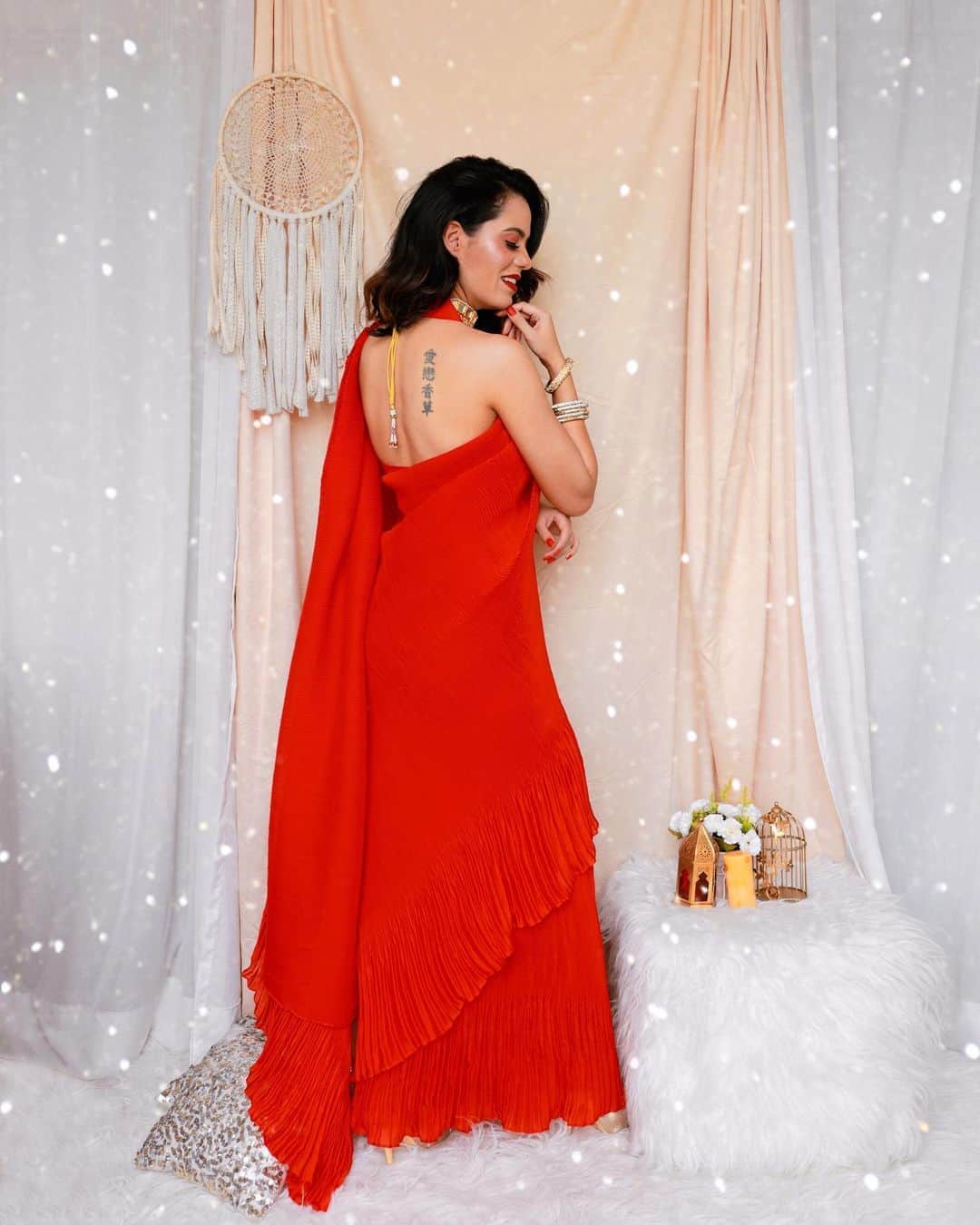 Aakriti Ranaさんのインスタグラム写真 - (Aakriti RanaInstagram)「INSPI(RED) ️ Styled ...