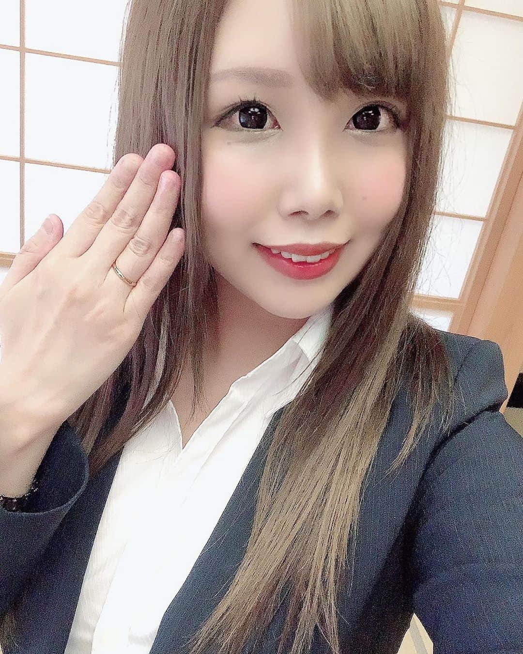 瀬乃ひなたさんのインスタグラム写真 瀬乃ひなたinstagram 「新米ol人妻👩‍💼💍 撮影 溜池ゴロー エキストラ