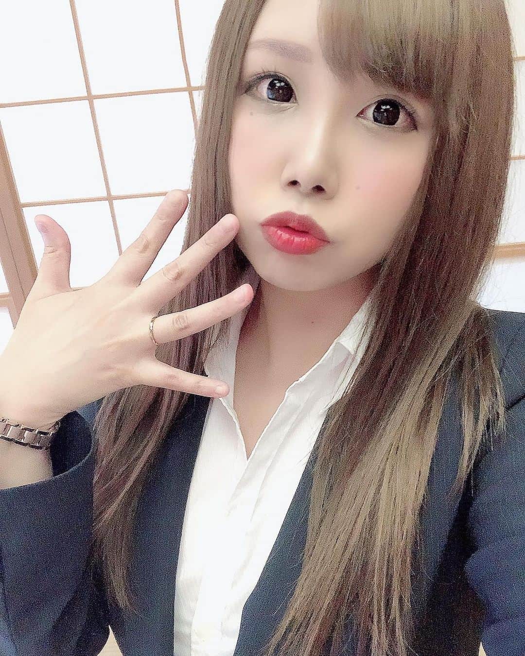 瀬乃ひなたさんのインスタグラム写真 瀬乃ひなたinstagram 「新米ol人妻👩‍💼💍 撮影 溜池ゴロー エキストラ