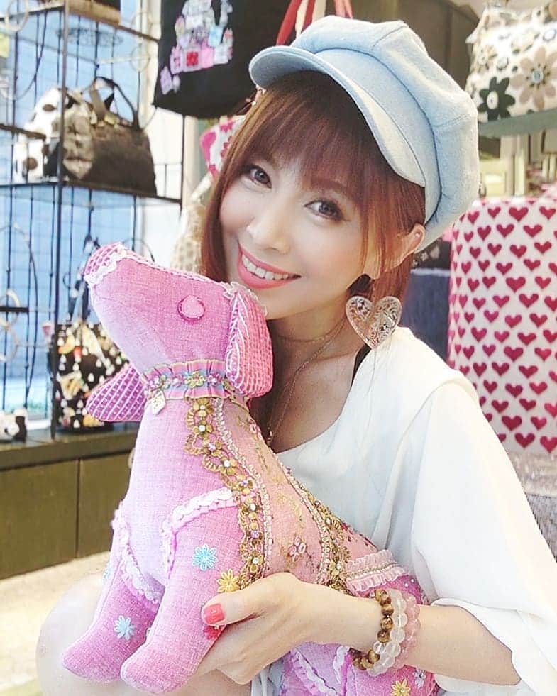 丹遥ニナさんのインスタグラム写真 - (丹遥ニナInstagram)「いつも格好いい系とかクールとか言われてるけど、見た目で判断しないで⤴️実は中身は全然違う、ぬいぐるみ大好き🤪🤪🤪 ...