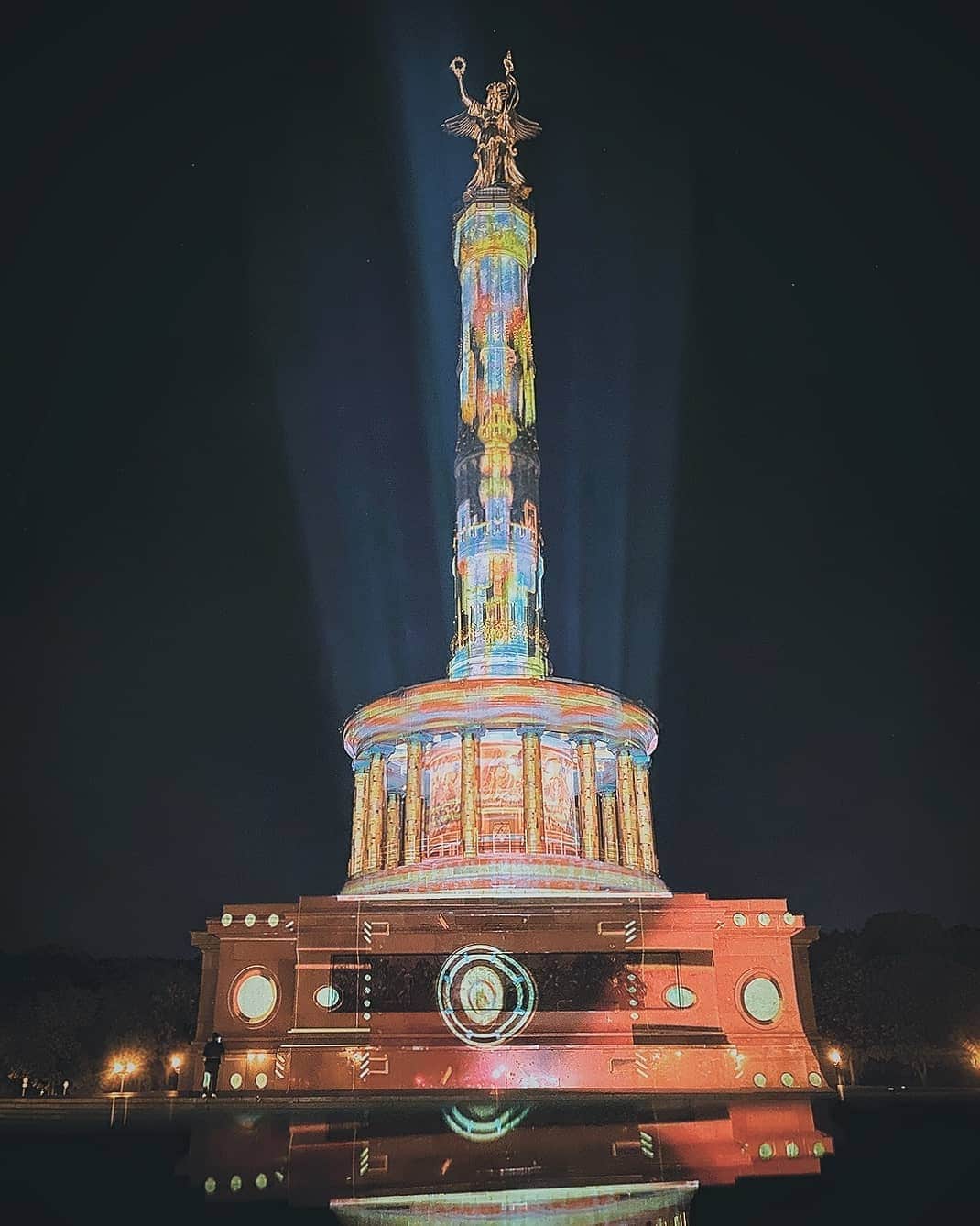 Berlin Tokyoさんのインスタグラム写真 - (Berlin TokyoInstagram)「Let the lights take ...