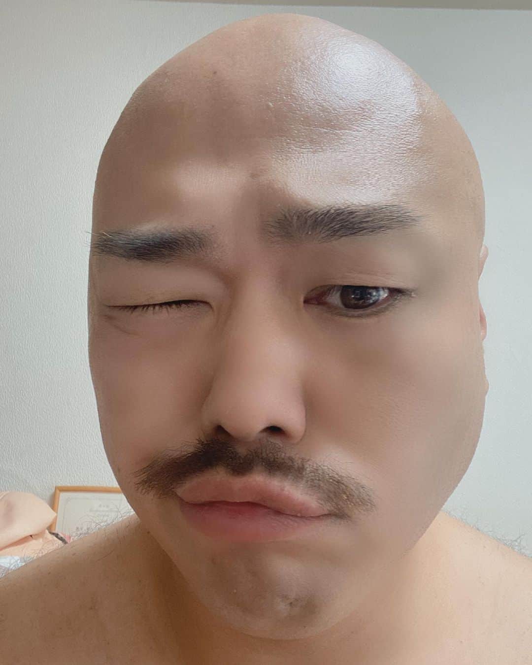 クロちゃんさんのインスタグラム写真 - (クロちゃんInstagram)「AERA 【クロちゃんの死ぬまでに話しておきたい恋の話】 今回は 「変な仕事」 クロちゃんのお仕事事情や、スケジュール ...