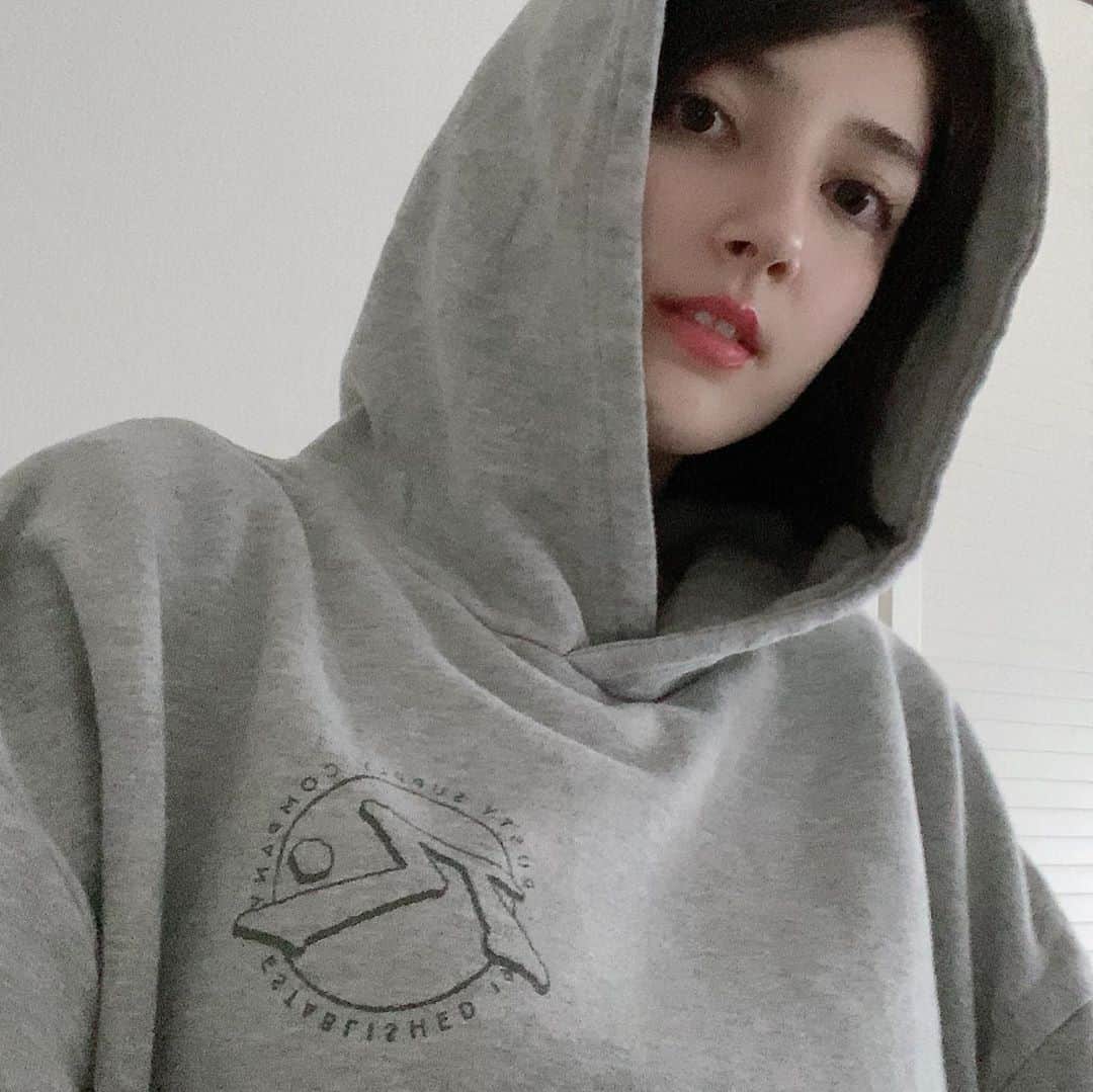 クリスティー麻里子さんのインスタグラム写真 - (クリスティー麻里子Instagram)「急に寒くなってパーカー初おろし💜 夏も好きだけど、 ちょっと肌寒いくらいの秋も好き🍂 キッズの洋服も ...