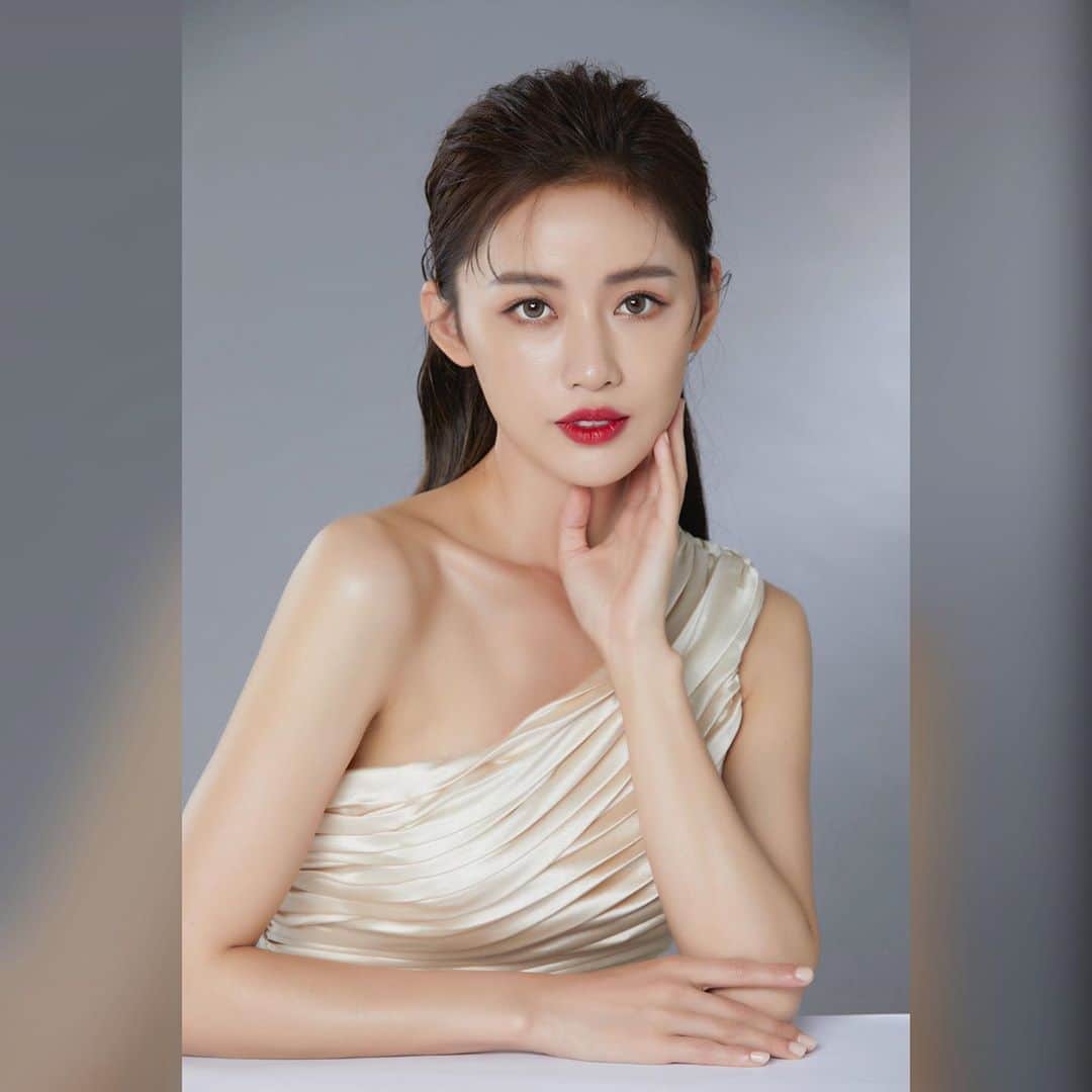 リャン・イーチェン（梁以辰）さんのインスタグラム写真 リャン・イーチェン（梁以辰）instagram「elletaiwan Elle Elletaiwan A Girl